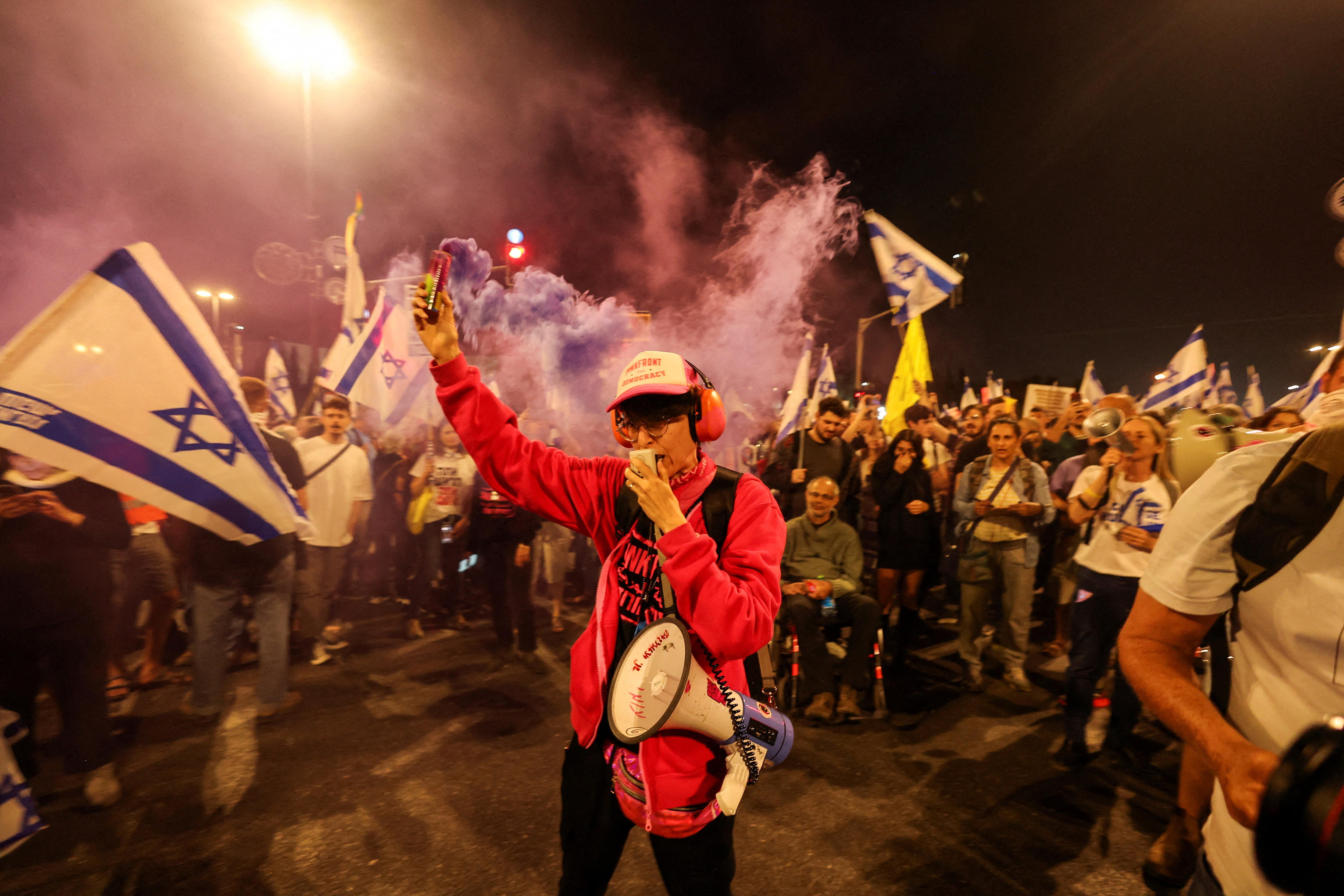 Tens of thousands of Israelis rally against the Netanyahu government in ...
