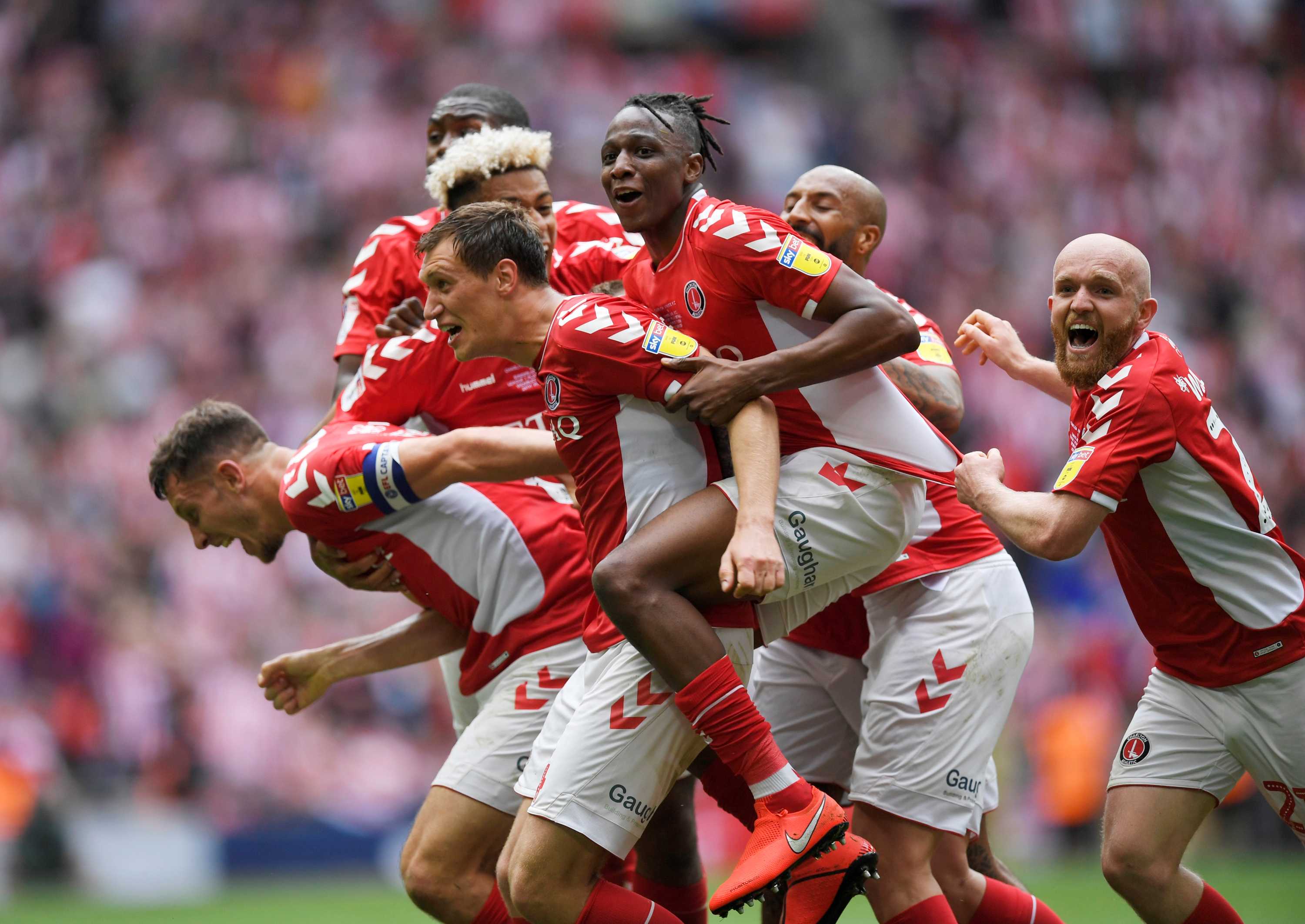 Charlton concede shocking own goal against Sunderland in League One ...