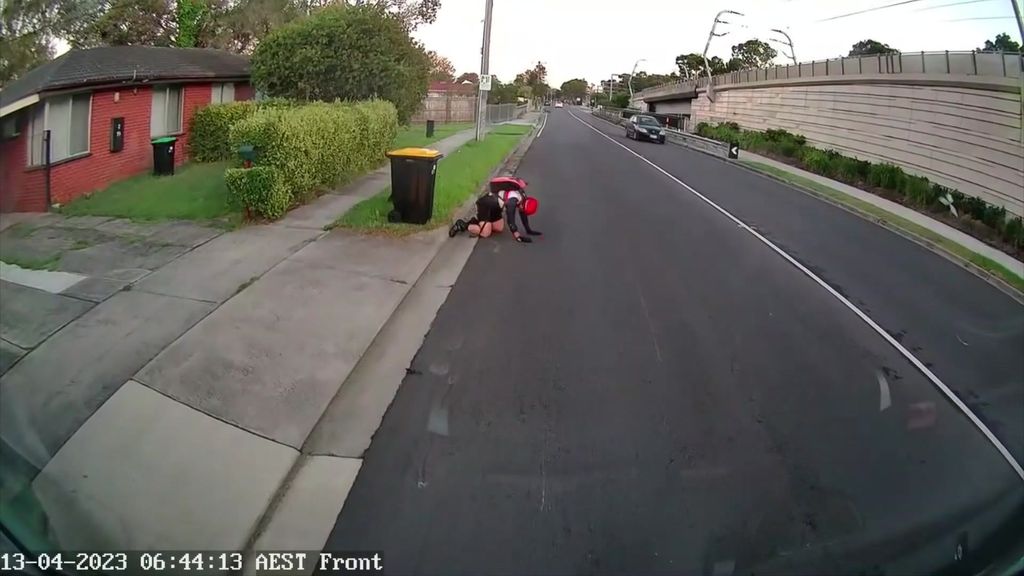 Dashcam footage reveals moment cyclist is struck by vehicle - ABC News