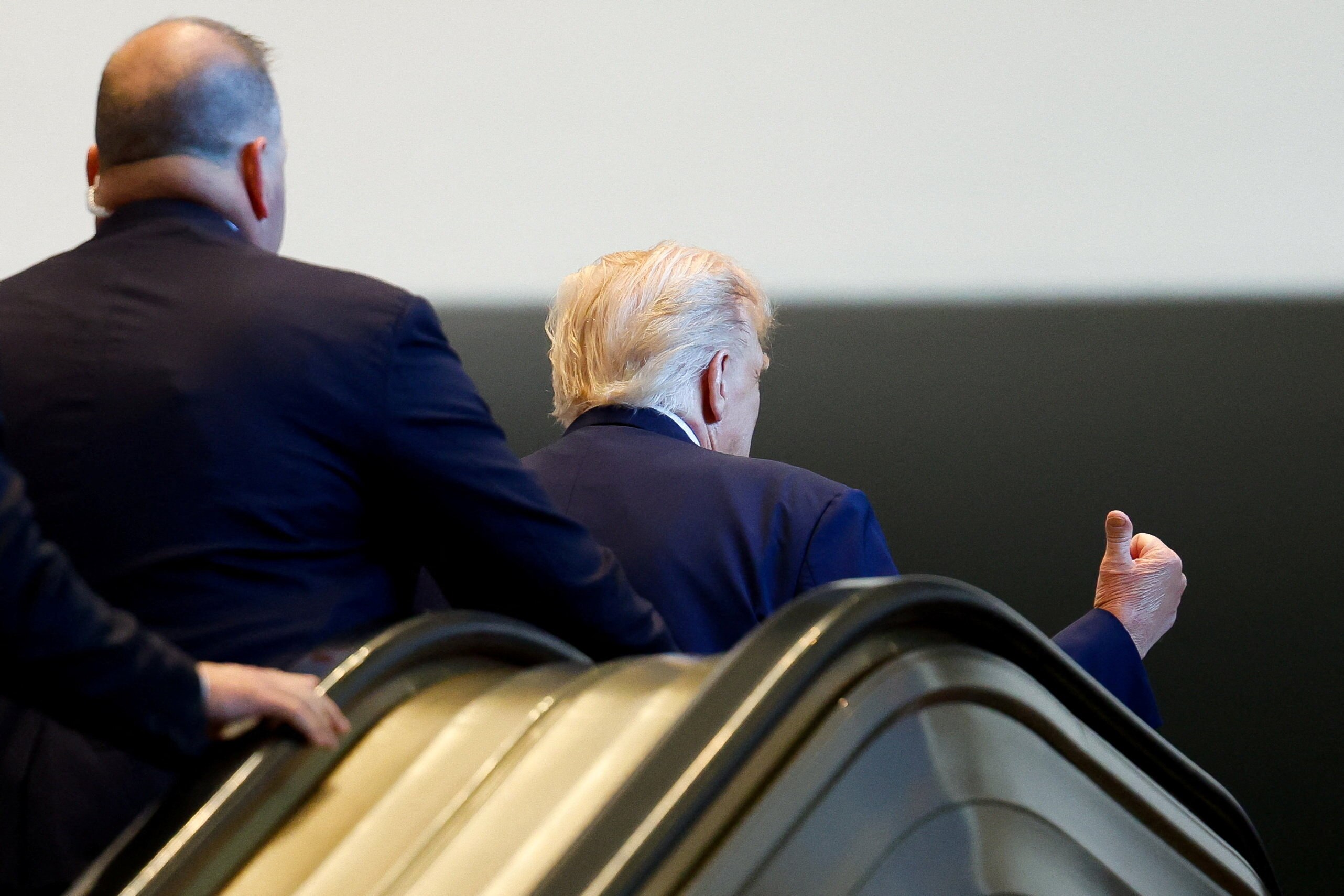 Why did the UN escalator stop after Donald and Melania Trump stepped on ...