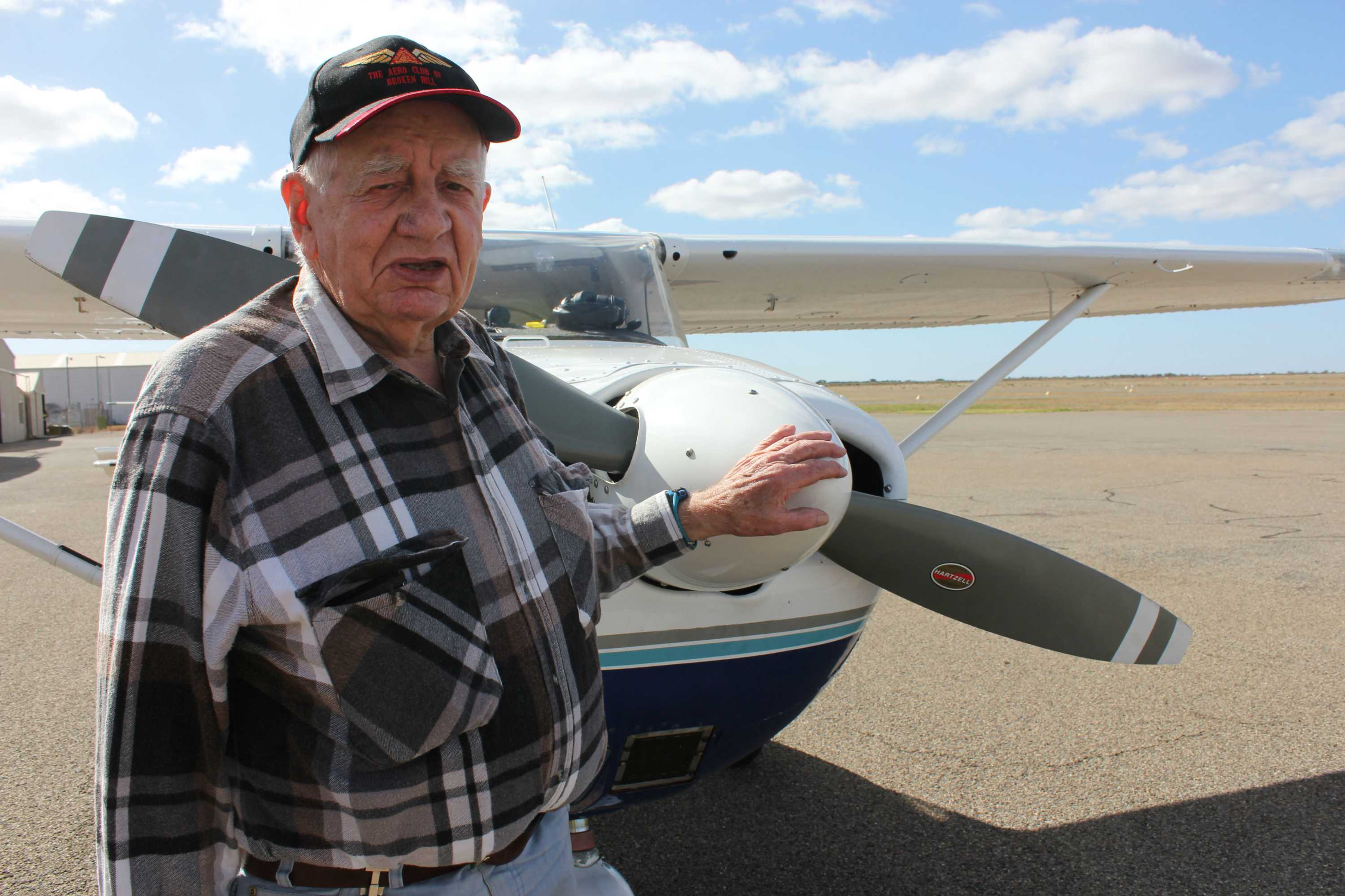 Elderly pilot flies around Australia at 84 to get 'oldies' to dream big ...