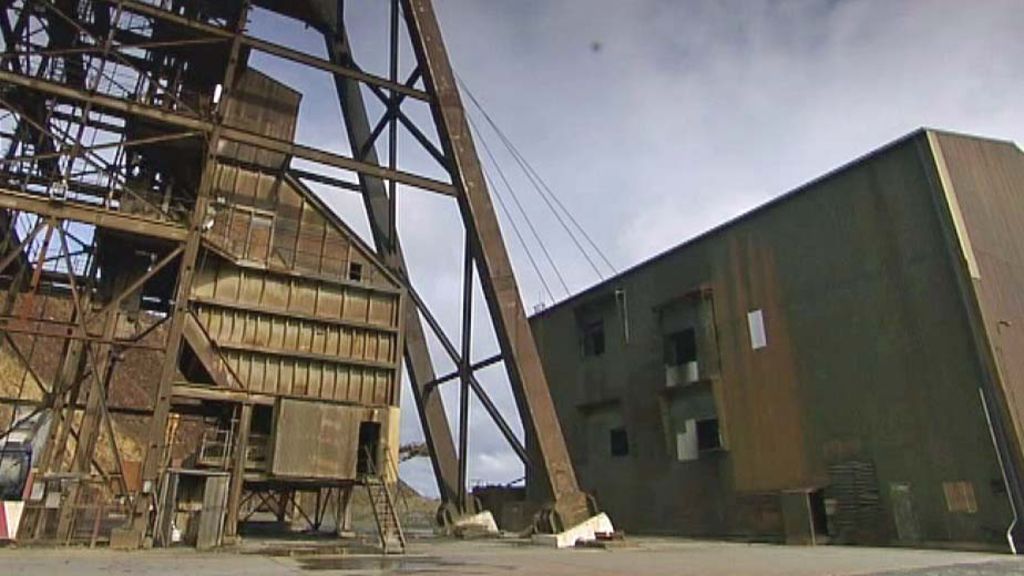 Indefinite halt at Mt Lyell after miners die - ABC News