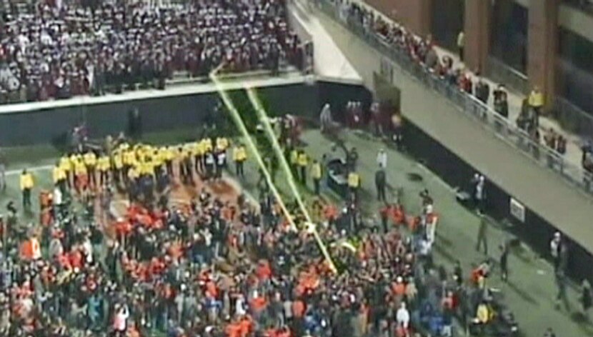 Football fans fell goalposts - ABC News