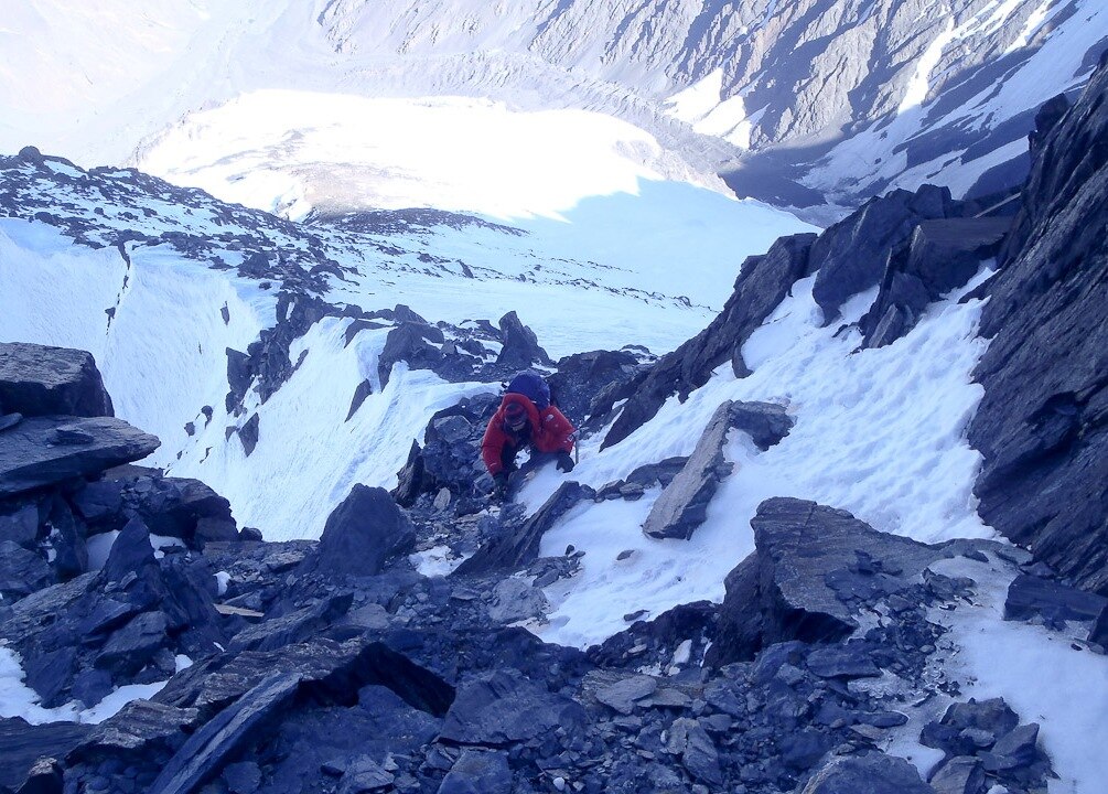 Aussie climber scales Afghanistan's highest peak - ABC News