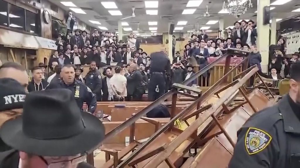 Secret tunnel in New York synagogue leads to brawl - ABC News