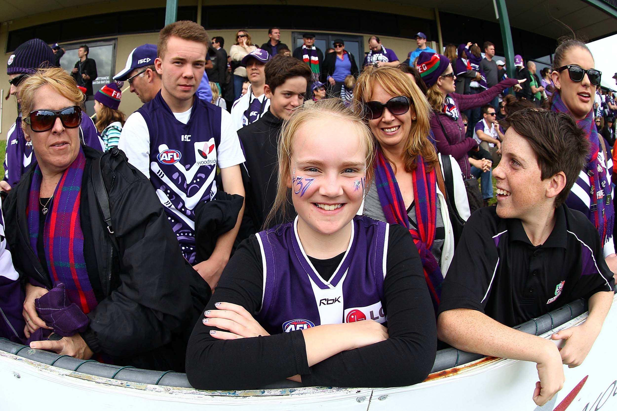 Dockers fans out in force for last open training session at Fremantle ...