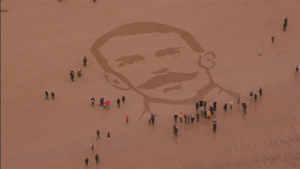 Remembrance Day: Soldiers' faces drawn on beaches for Danny Boyle WWI ...