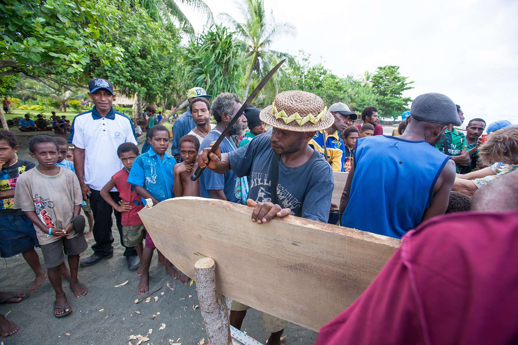 Papua New Guinea surfers learn ancient craft of building DIY boards ...