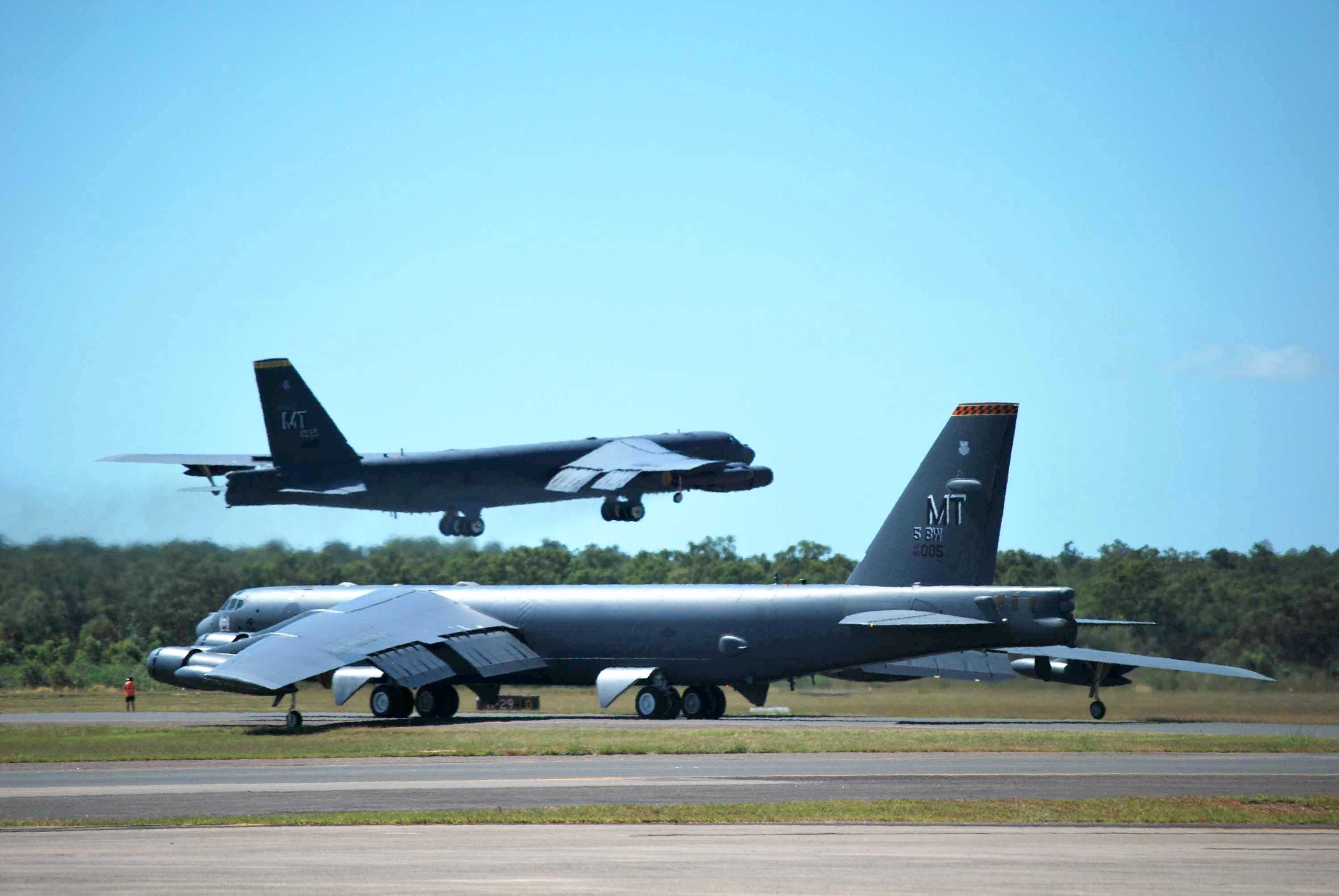 US B-52s arrive in Darwin for war games with Australian Defence Force ...