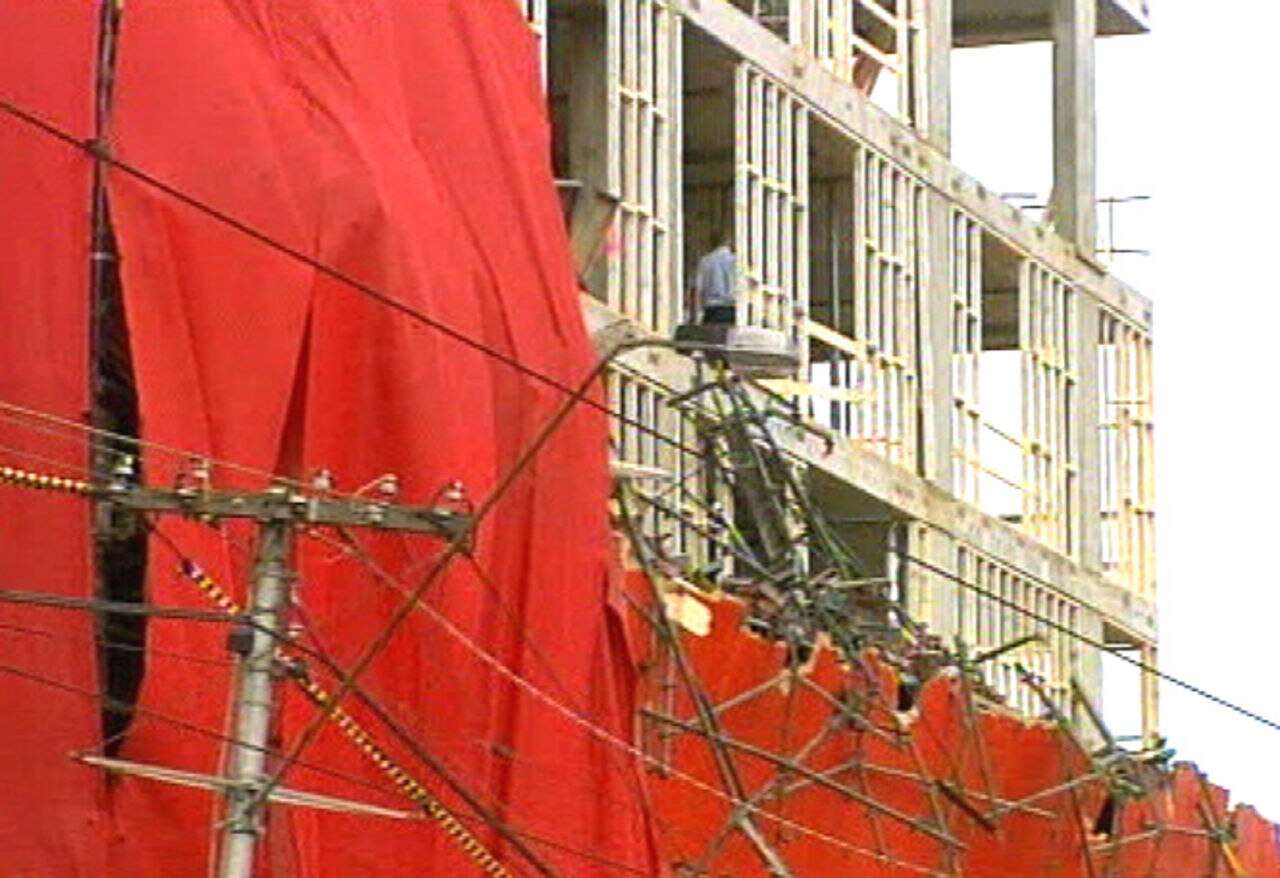 Melbourne building site scaffolding collapses - ABC News