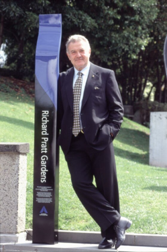 Richard Pratt: From refugee to corporate royalty - ABC News