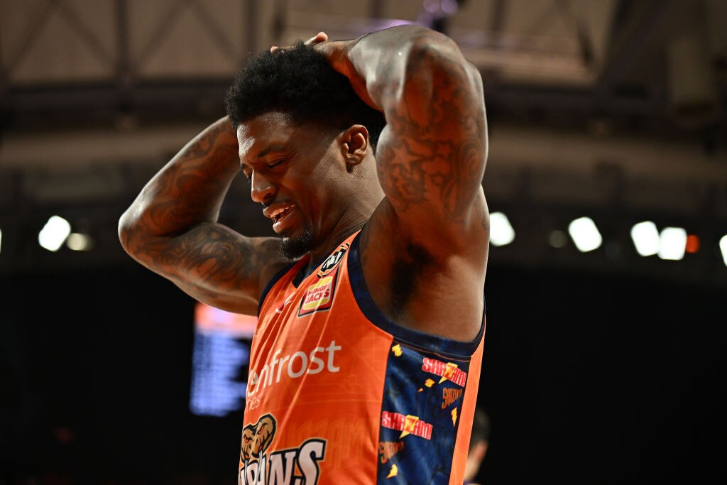 Power outage causes major delay, kills shot-clock in Sydney Kings ...