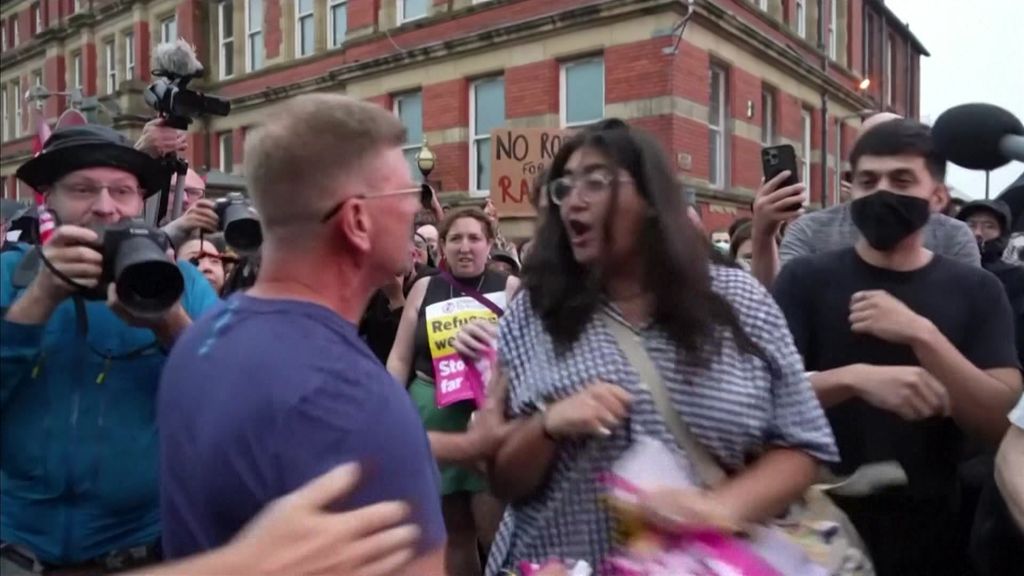 Anti-racism protesters gather outside mosque in Liverpool - ABC News