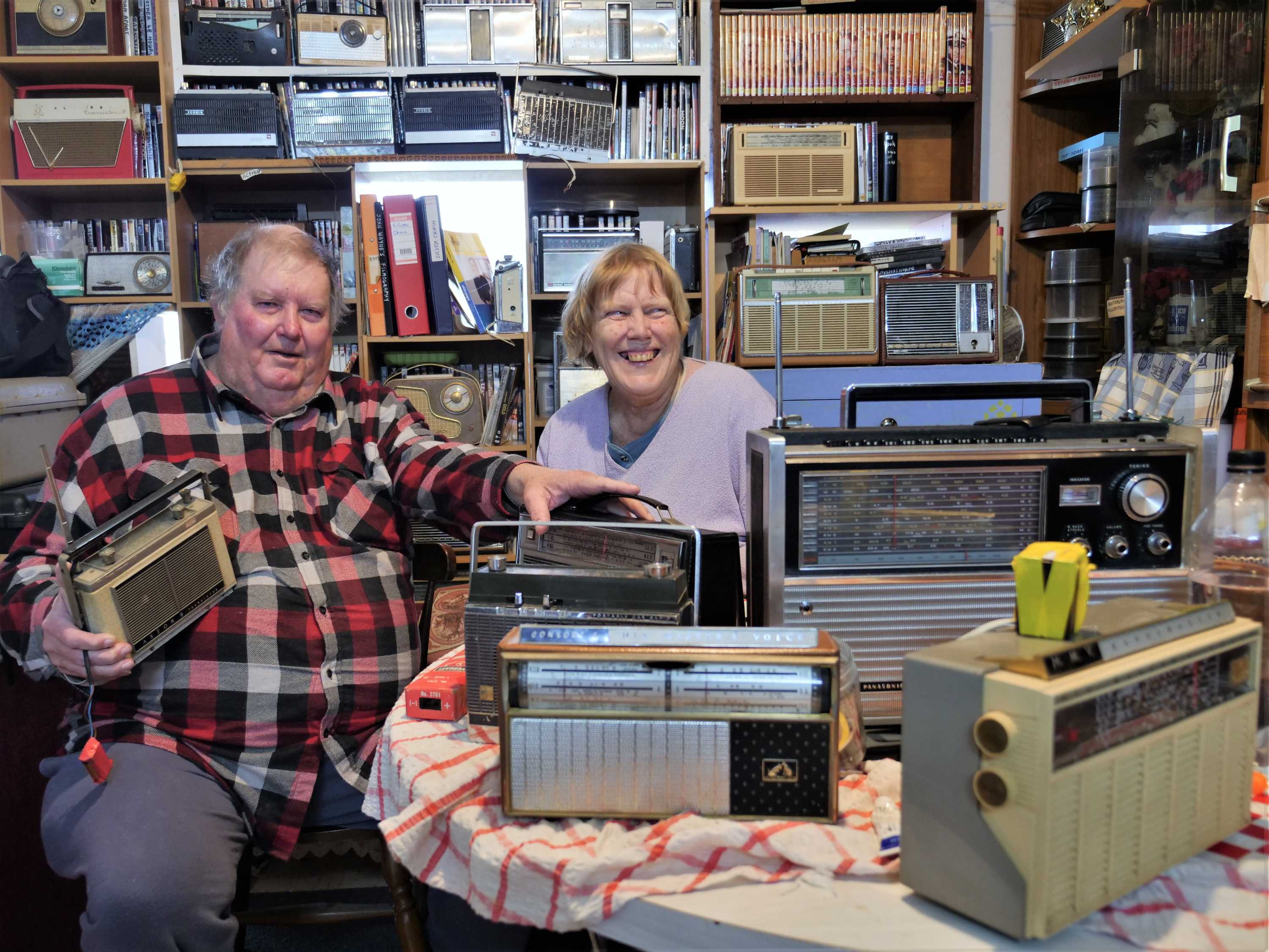 Meet vintage radio collectors Ronn and Betty Elliott - ABC Great Southern