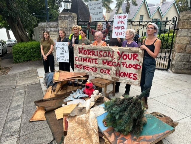 Sydney news: Flood-affected residents protest outside PM's home - ABC News