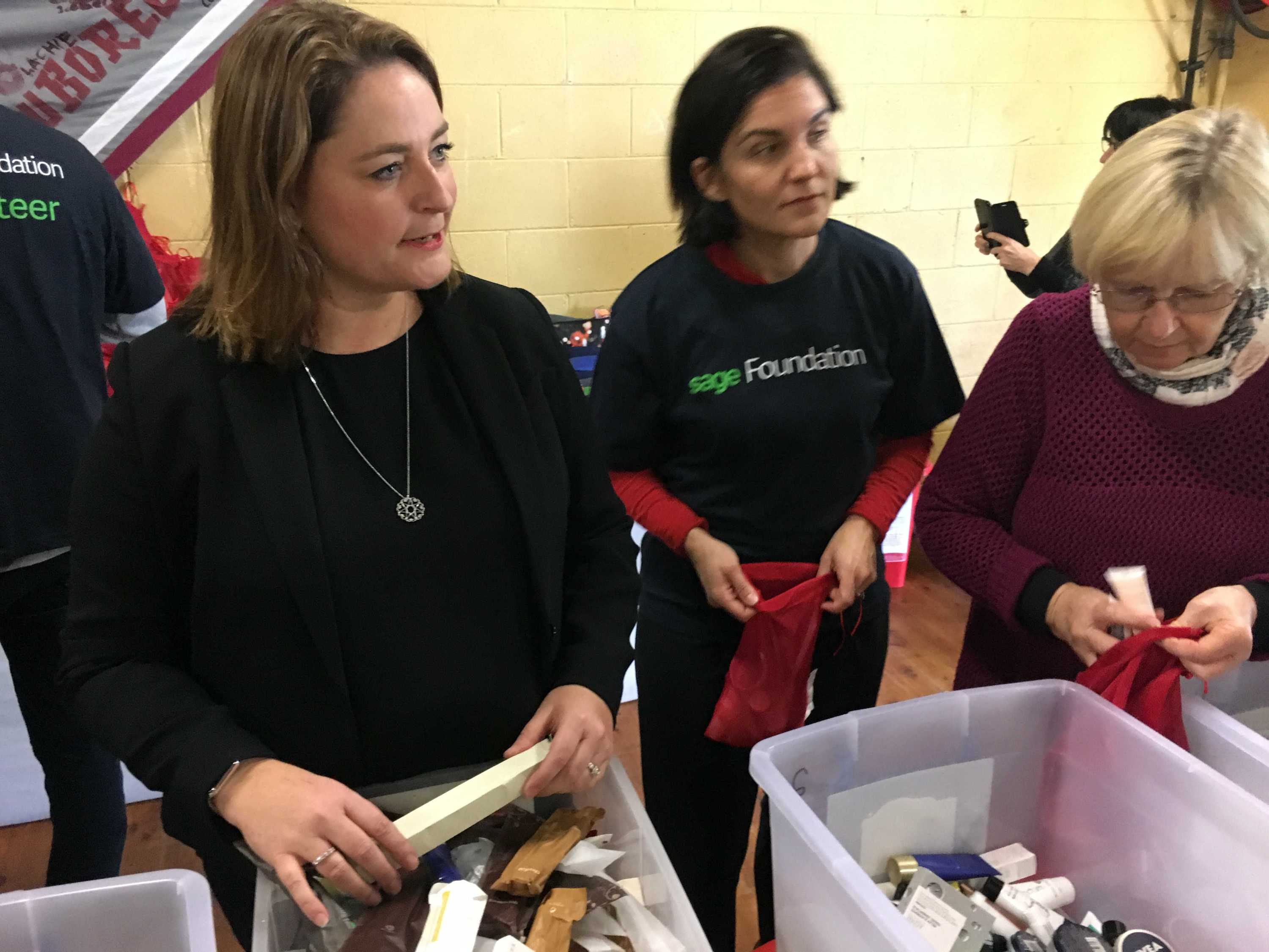 Sydney woman turns unwanted hotel toiletries into kits for the homeless ...