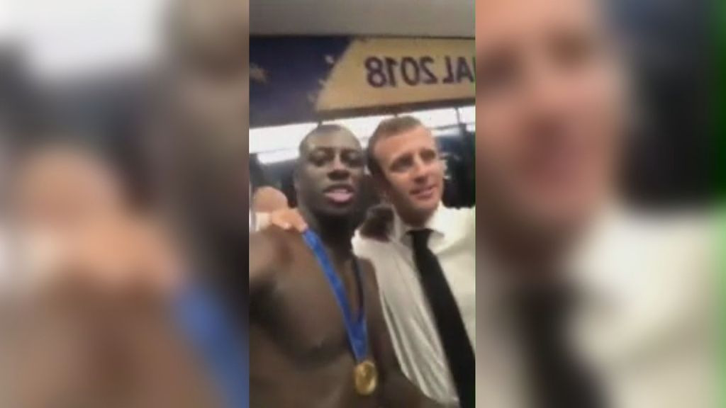 Emmanuel Macron taught the art of 'dabbing' by French footballer ...