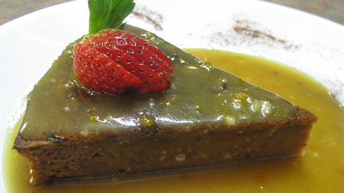 Sticky fig and date pudding with orange caramel sauce - ABC News