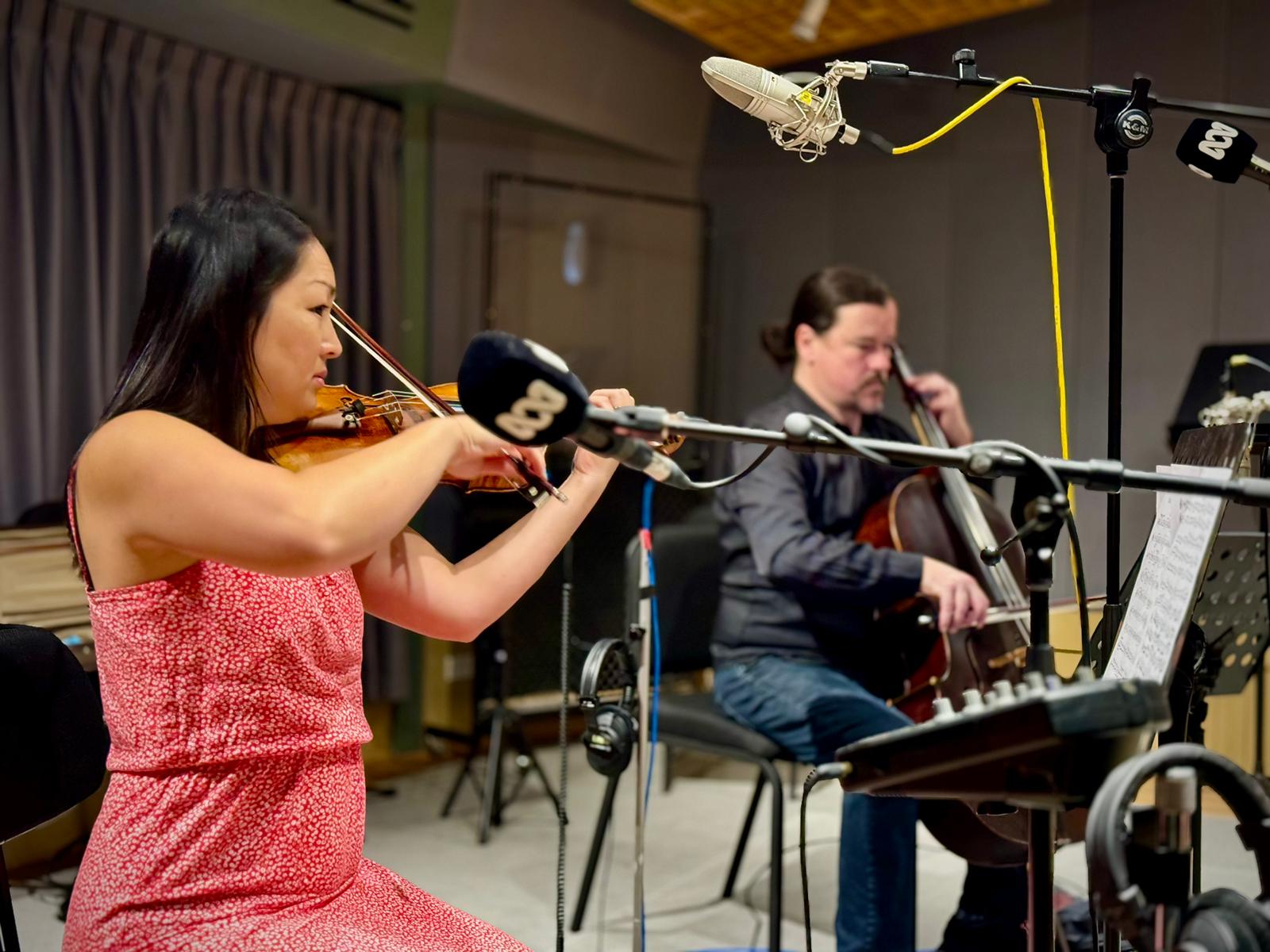 Australian World Orchestra duo plays Handel's Sarabande live on Classic ...