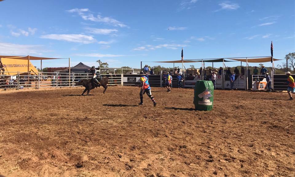 Riding backwards a winner at Central Australian rodeo donkey races ...
