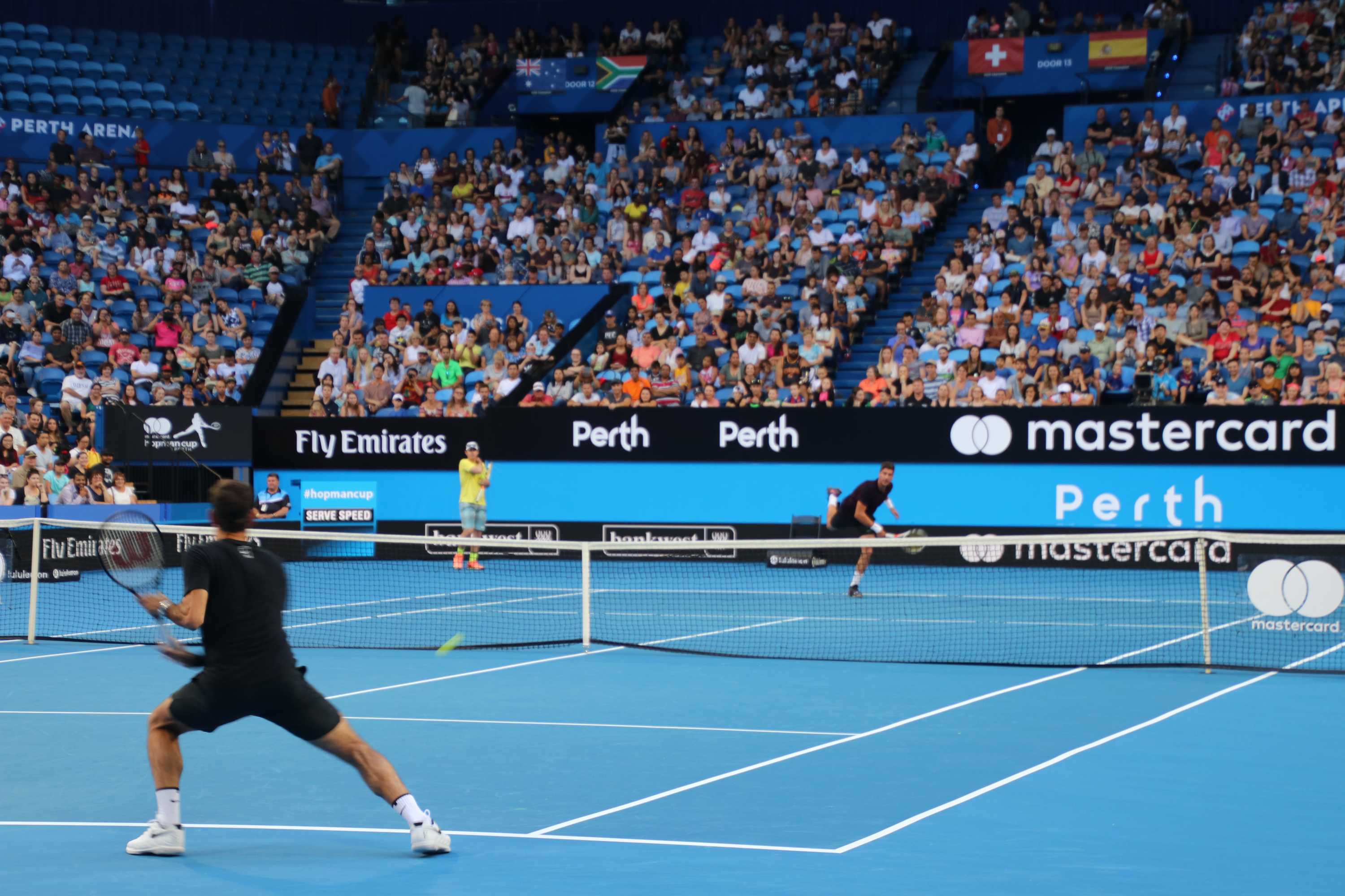 Roger Federer: Crowds flock to see tennis legend in Hopman Cup practice ...
