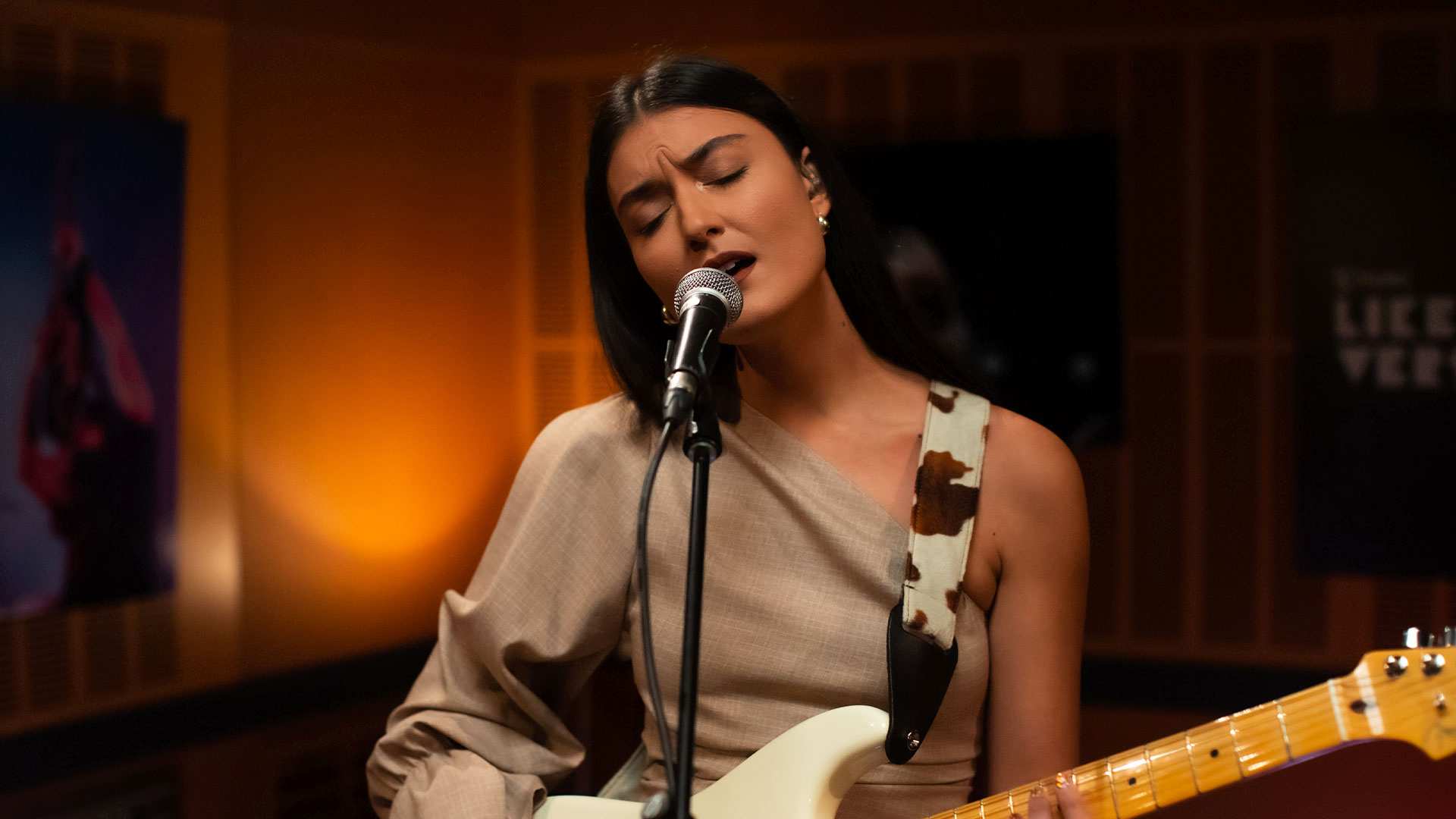 Milan Ring covers SZA [Ft. Travis Scott] 'Broken Clocks/Love Galore ...