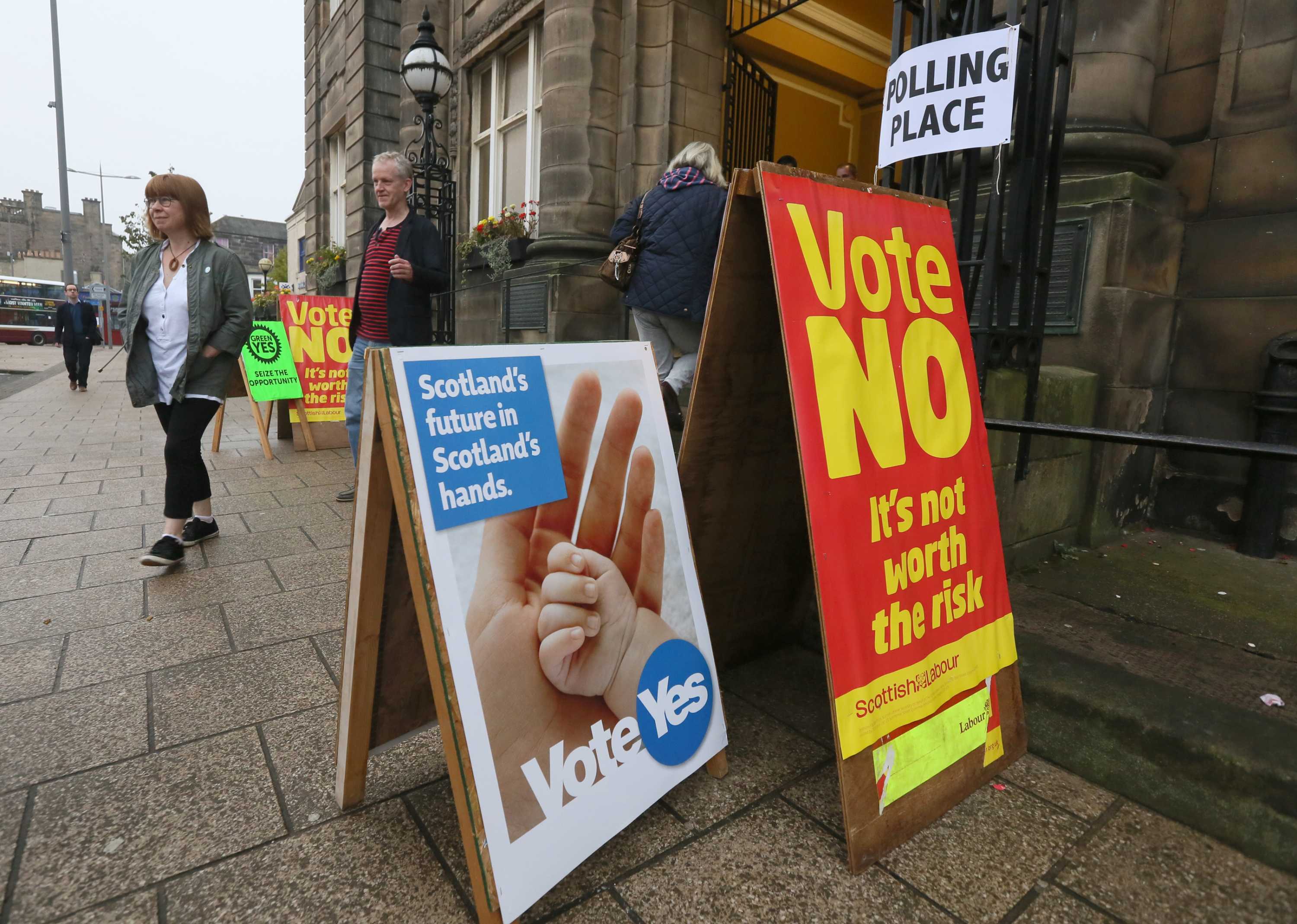 Scottish independence: Polls open across Scotland for historic ...