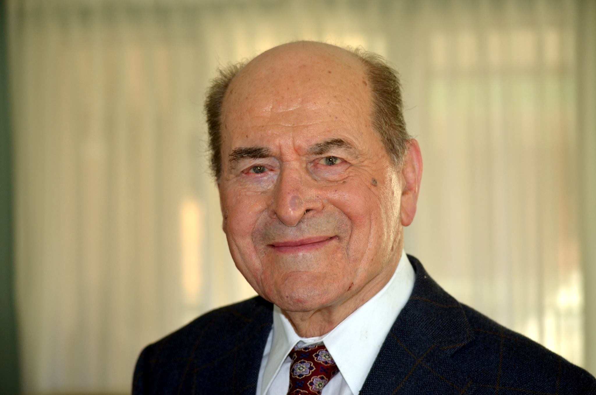 Heimlich manoeuvre: Inventor of life-saving technique dies aged 96 ...