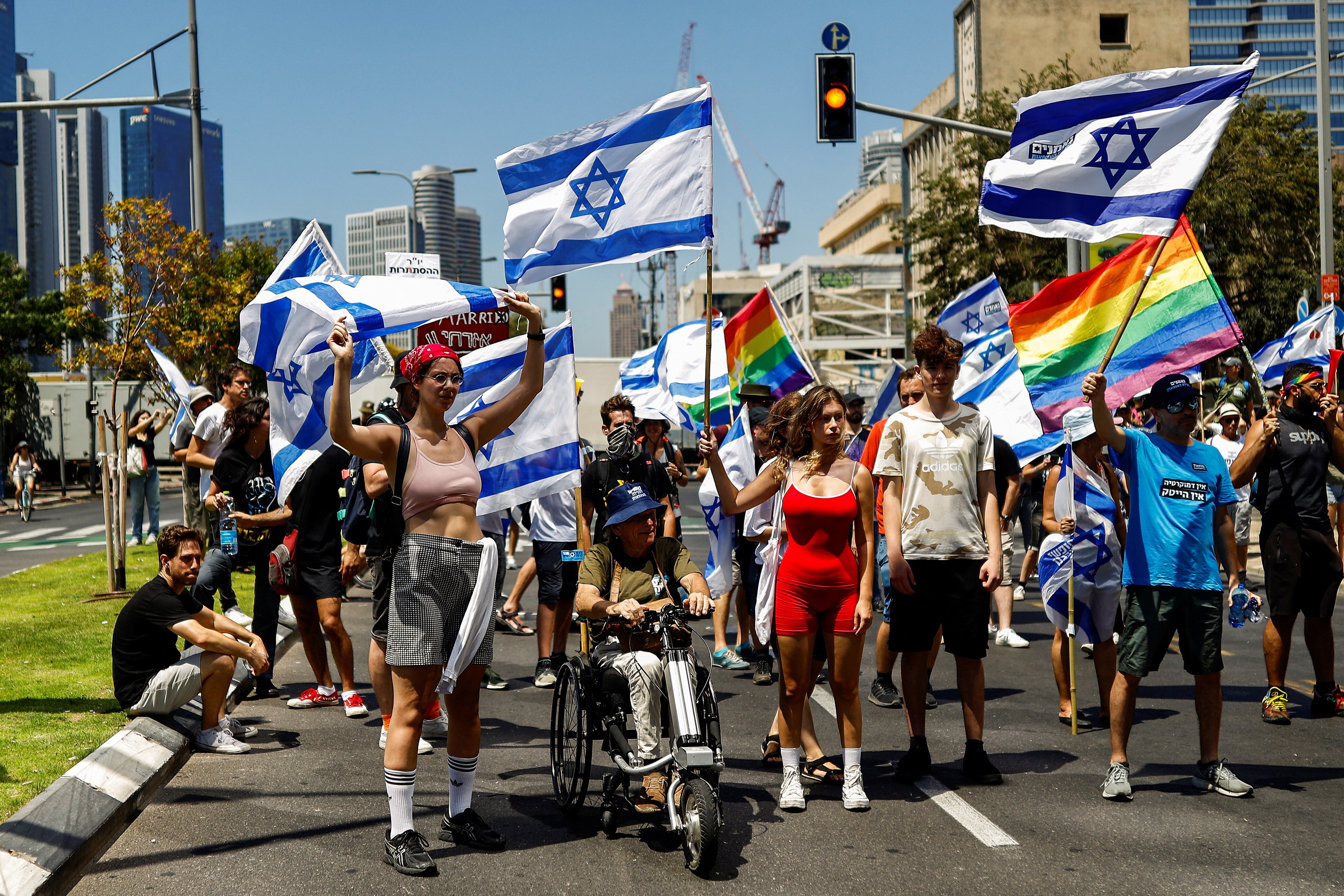 Israeli protesters block highways and throng airport over government's ...