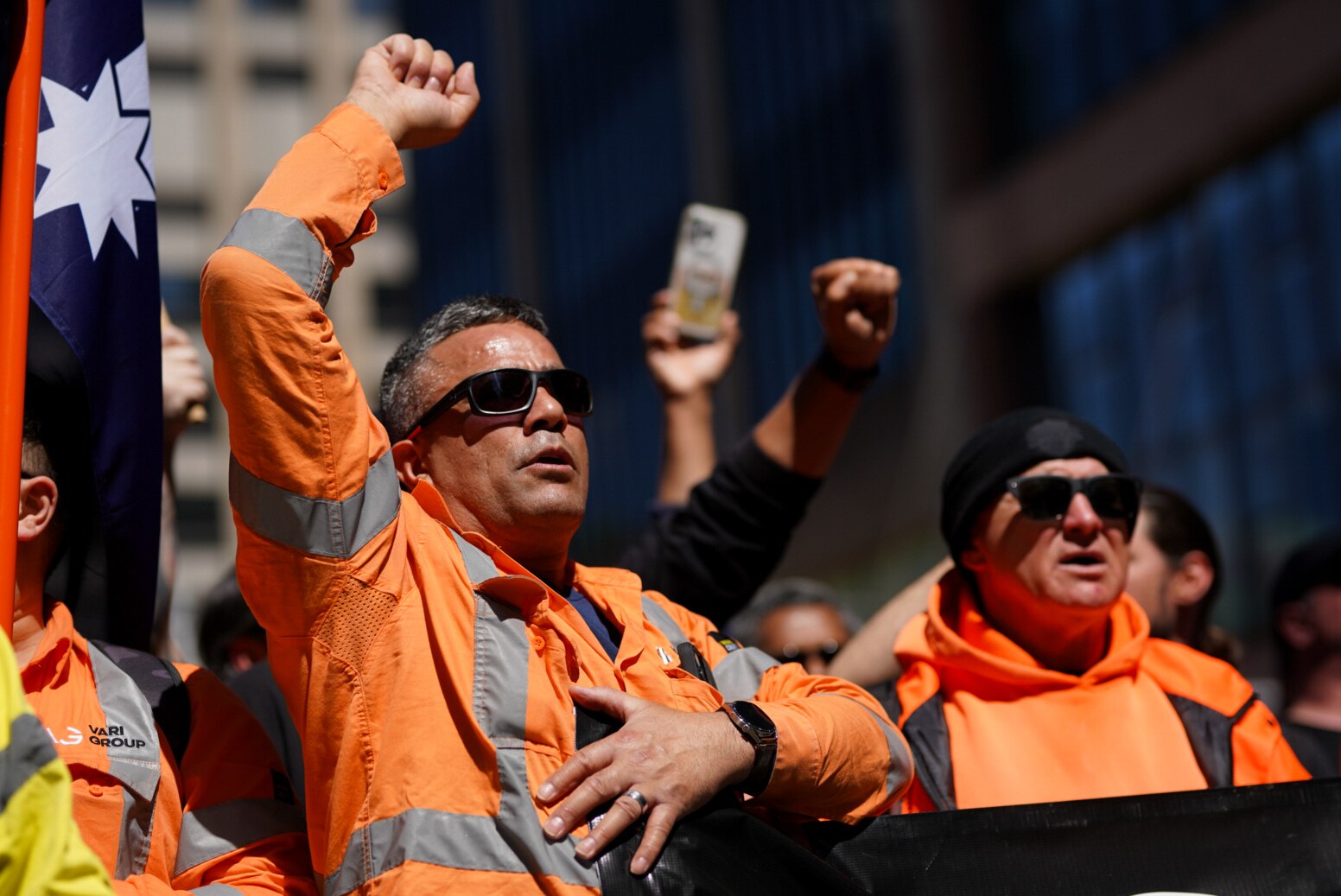 Tens of thousands of construction workers rally in Melbourne and Sydney ...