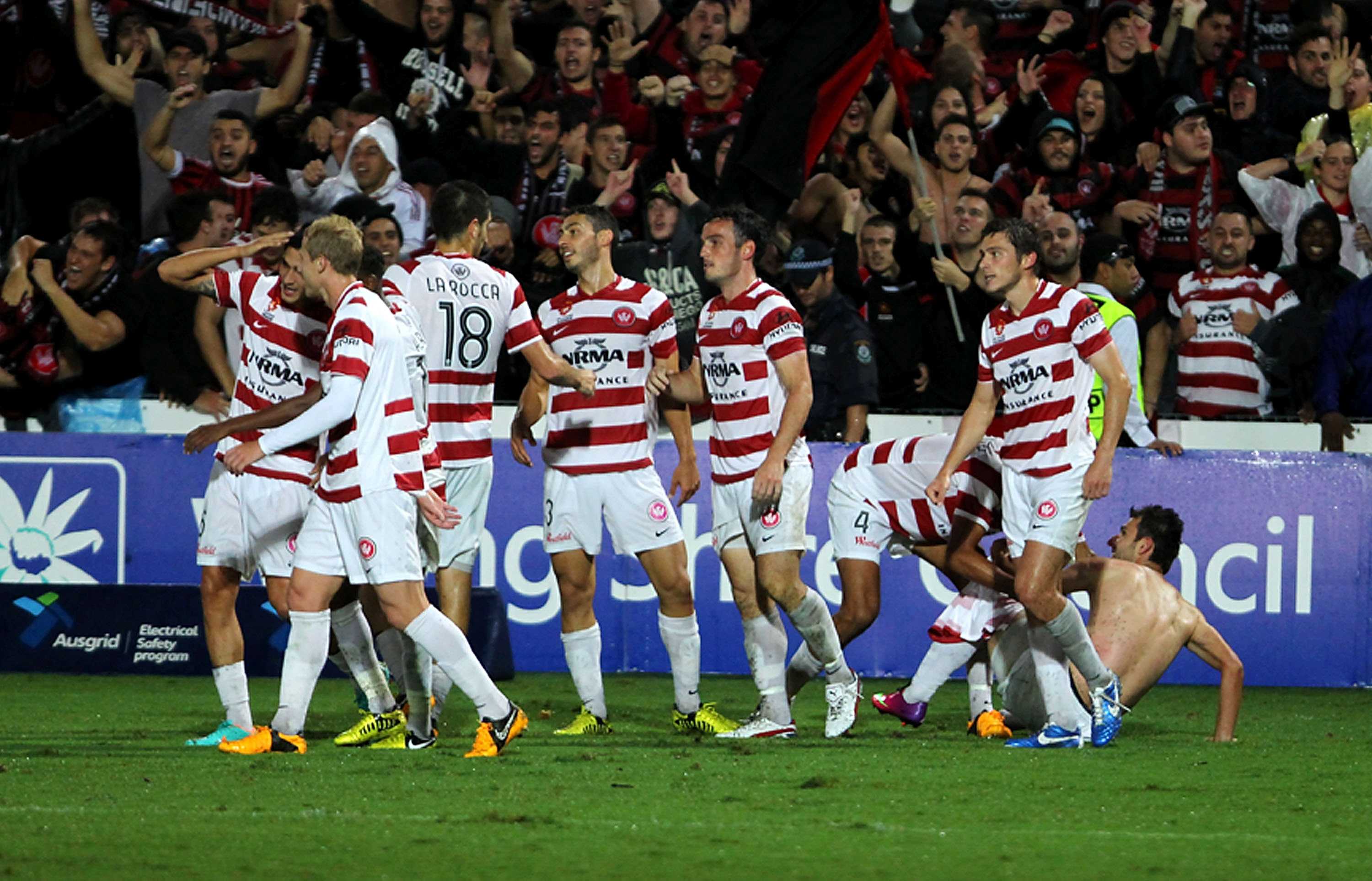 Wanderers storm to A-League summit - ABC News