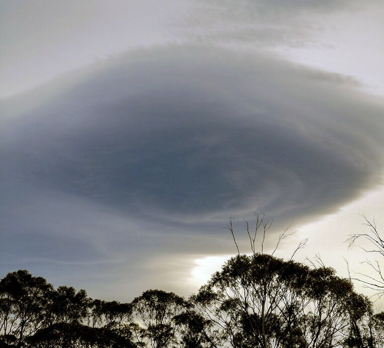 'UFO clouds' create spectacle in skies over Tasmania - ABC News