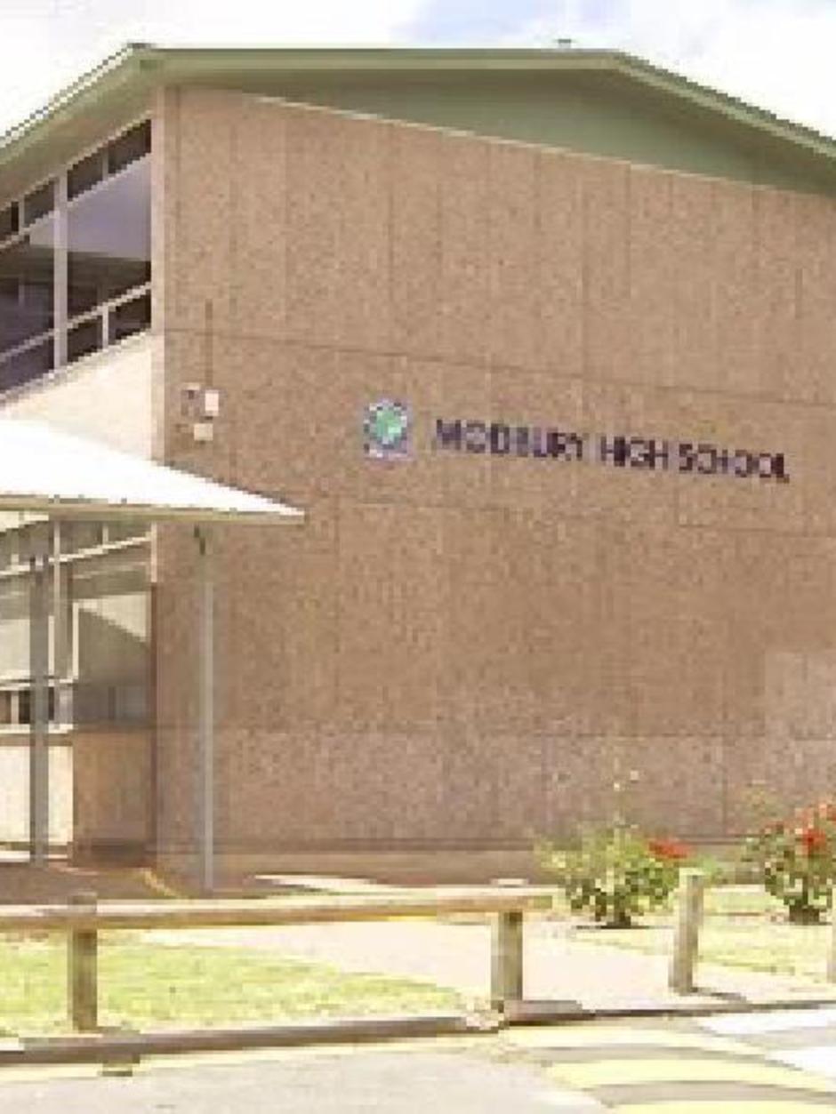 Modbury fights SA school merger plan - ABC News