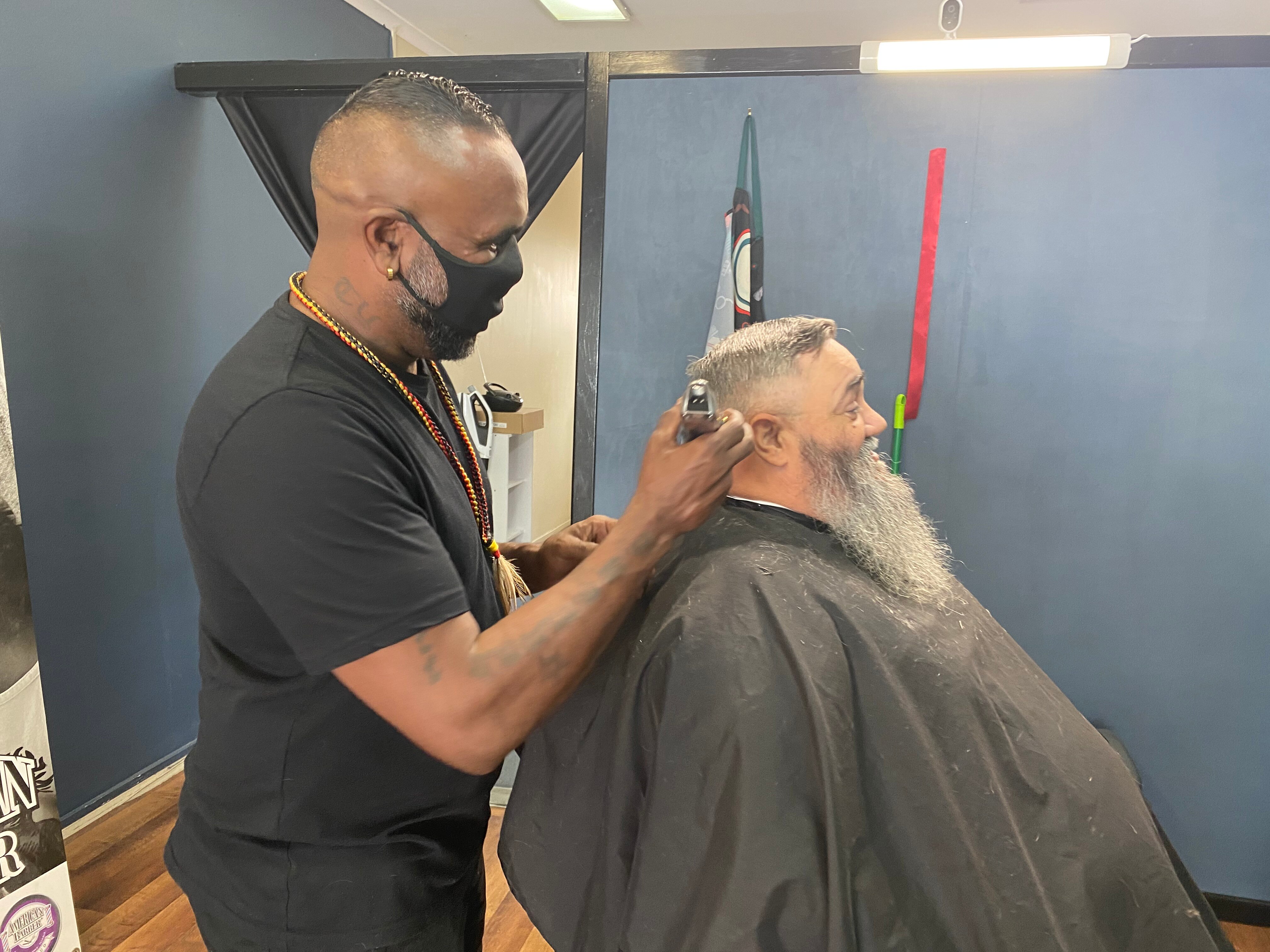 Aboriginal barber Tyrone Murray opens first black-owned business in ...