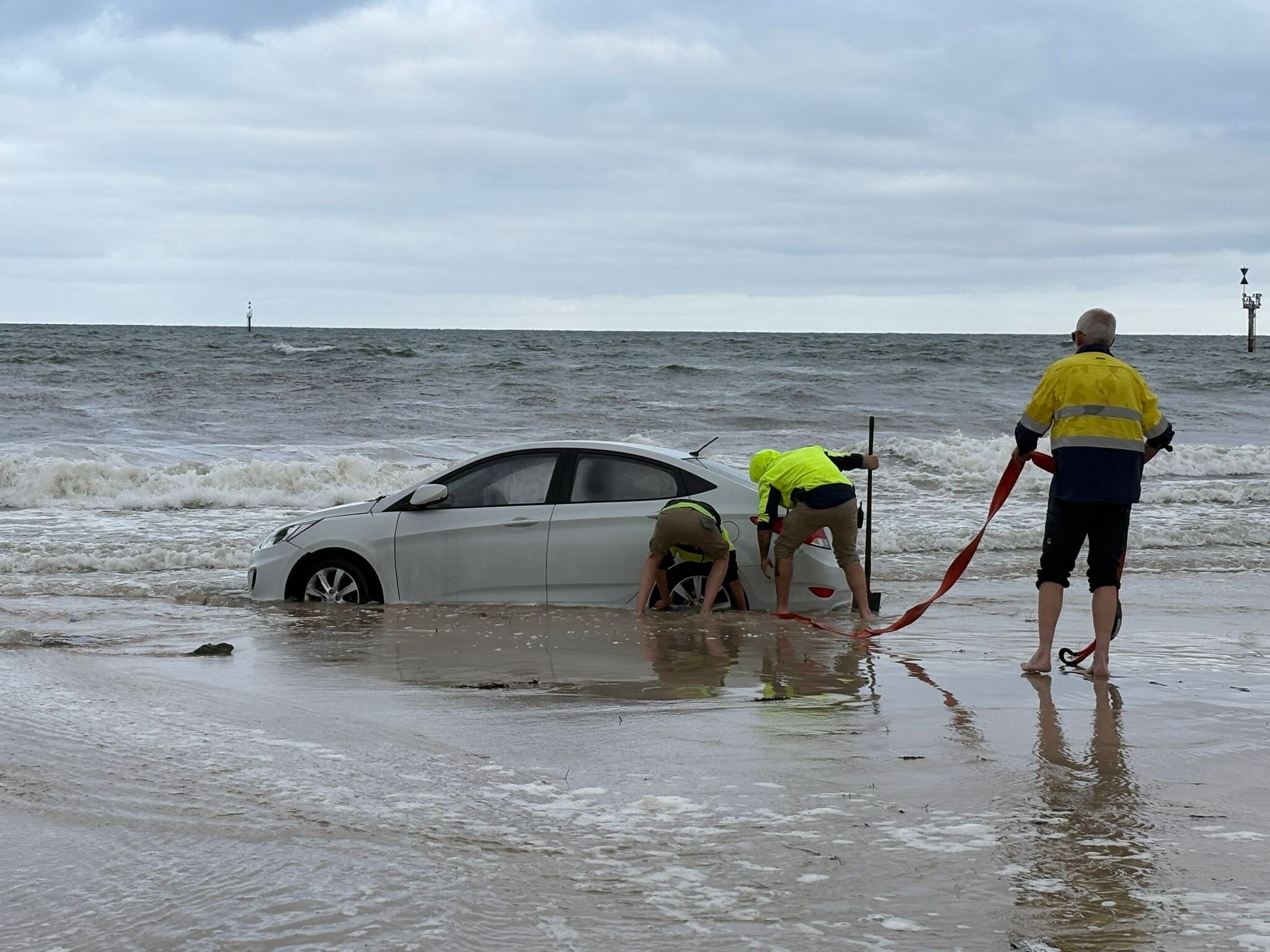 Peter Goers reports: "There is a car in the sea at Glenelg!" - ABC listen