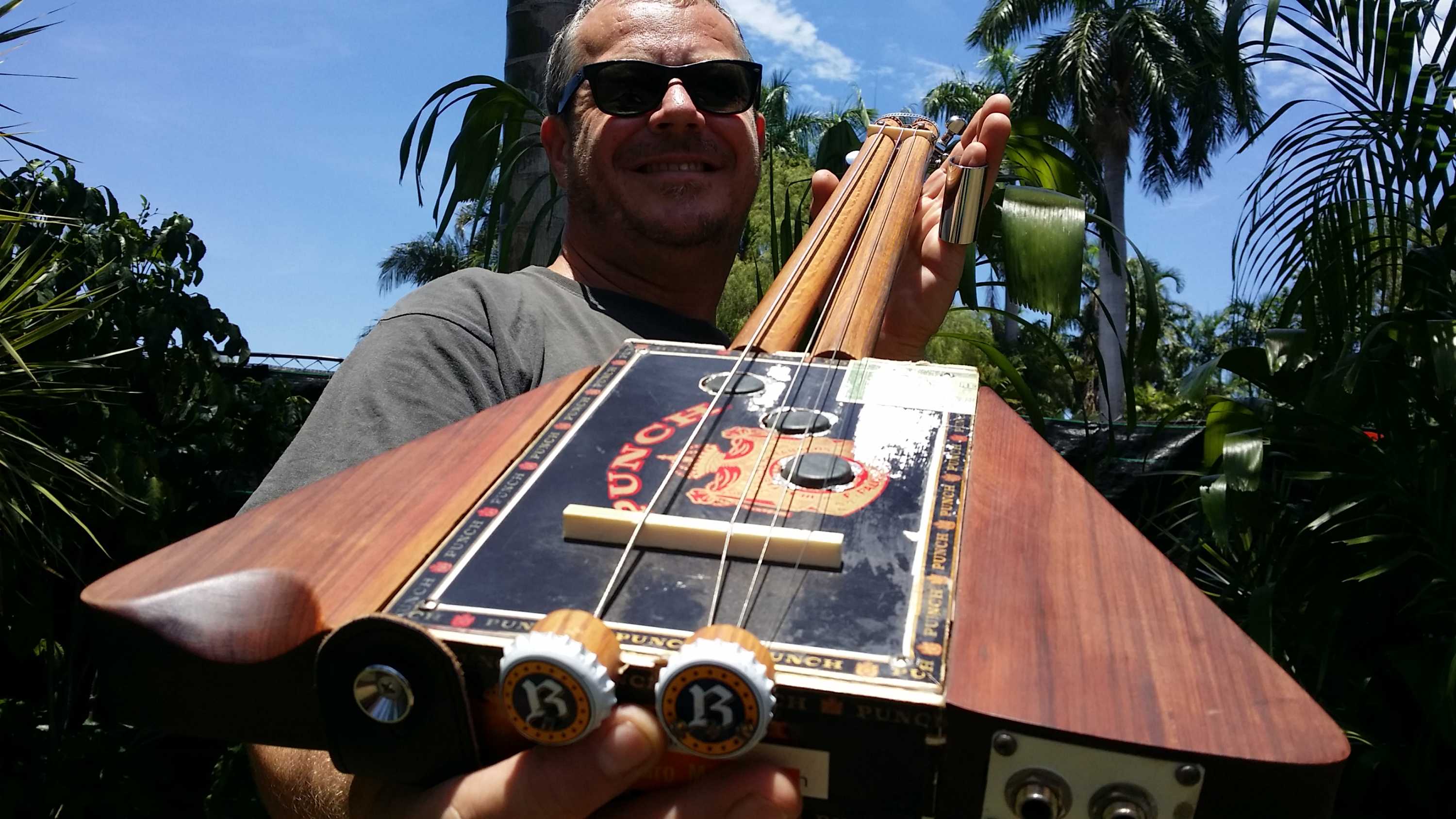 To Have and To Hold: Brett Ireland and his Lowebow guitar - ABC listen