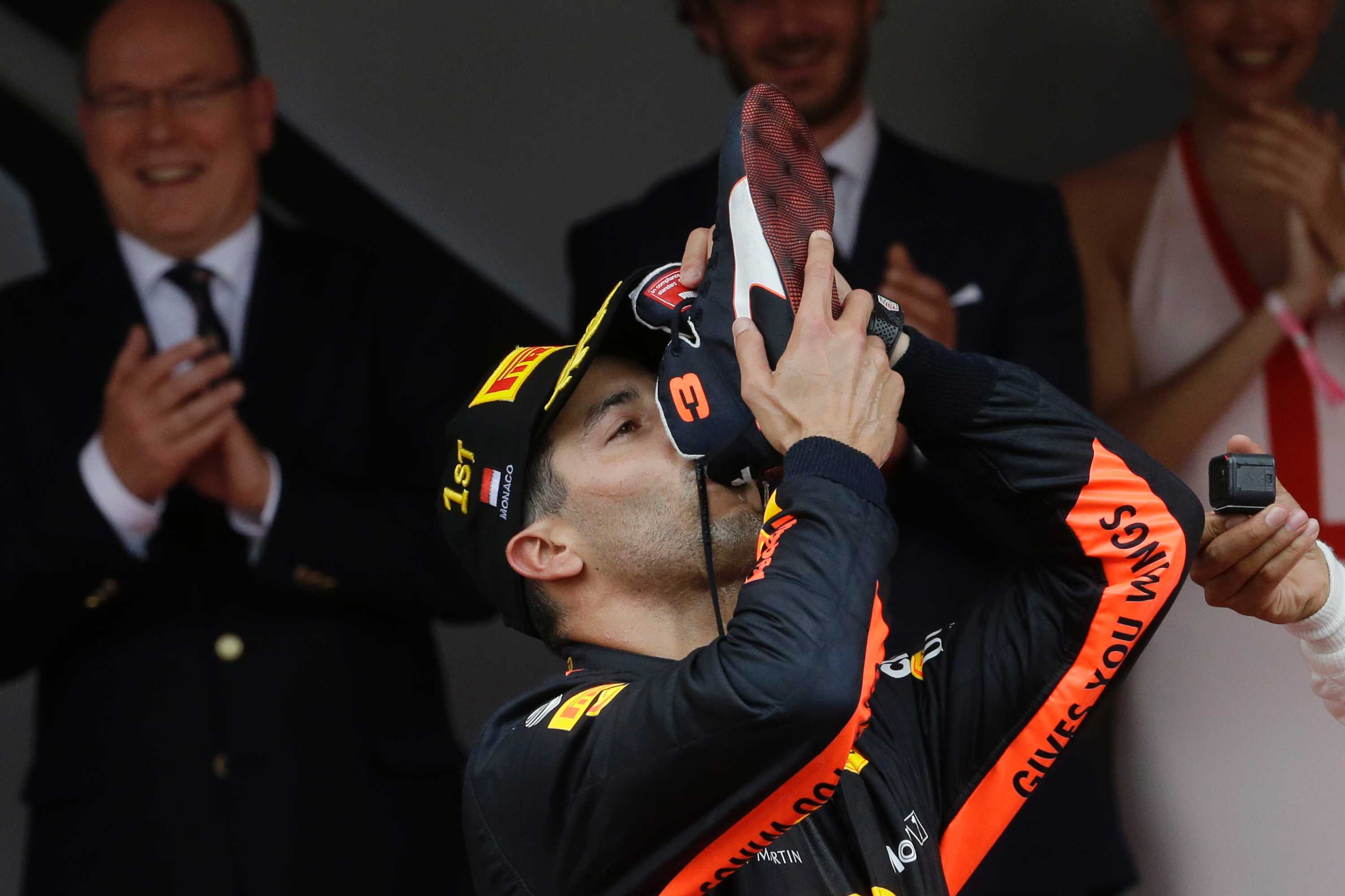 Daniel Ricciardo overcomes power loss to win Formula One Grand Prix at ...