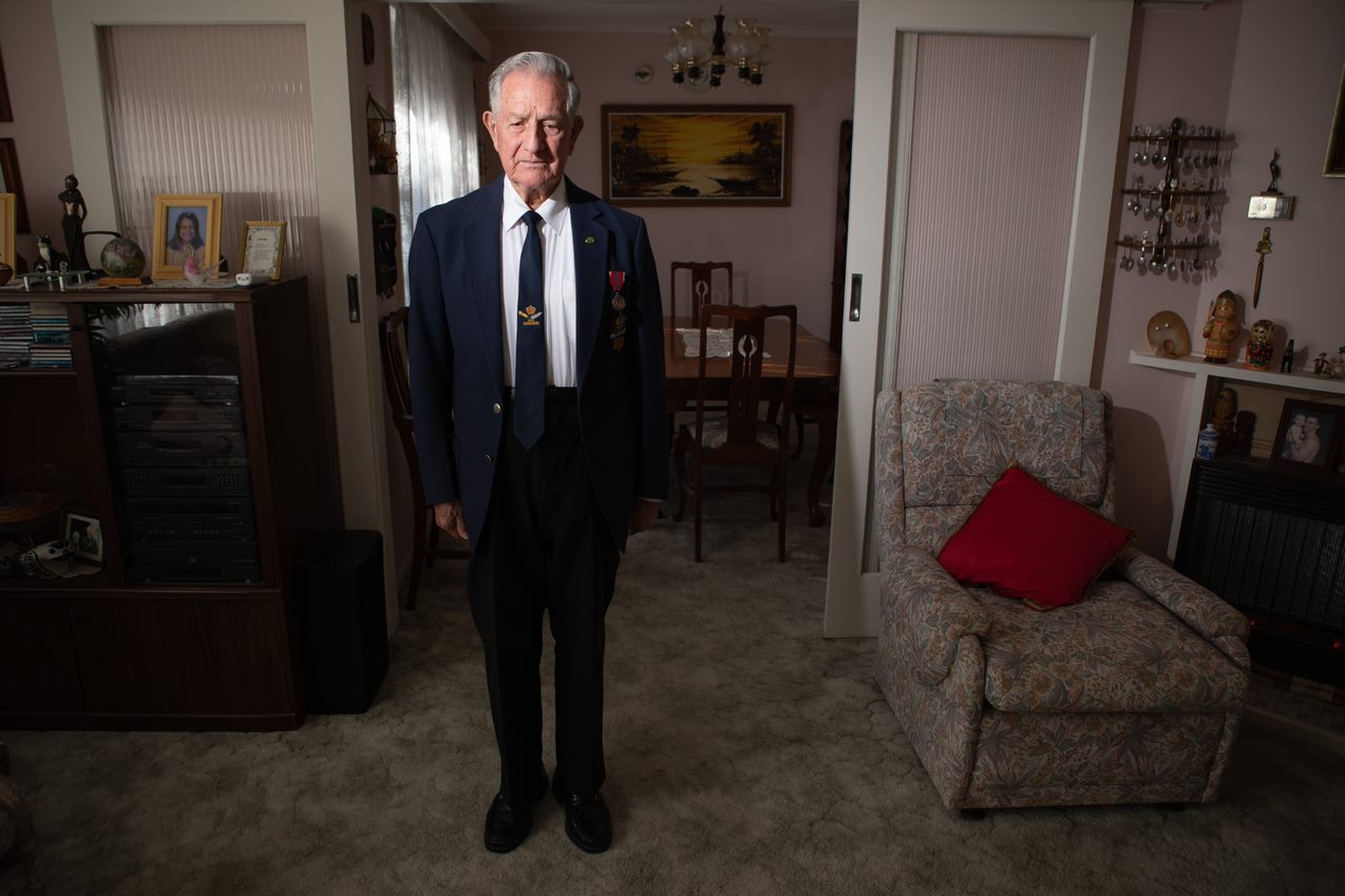 How Gordon Robson found himself standing guard at Buckingham Palace ...