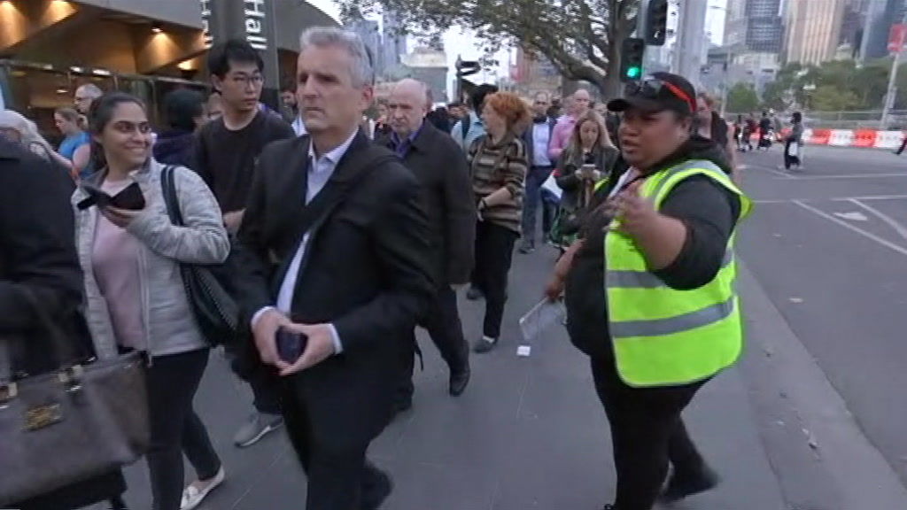 Suspension of Sandringham line causes tranpsort chaos - ABC News