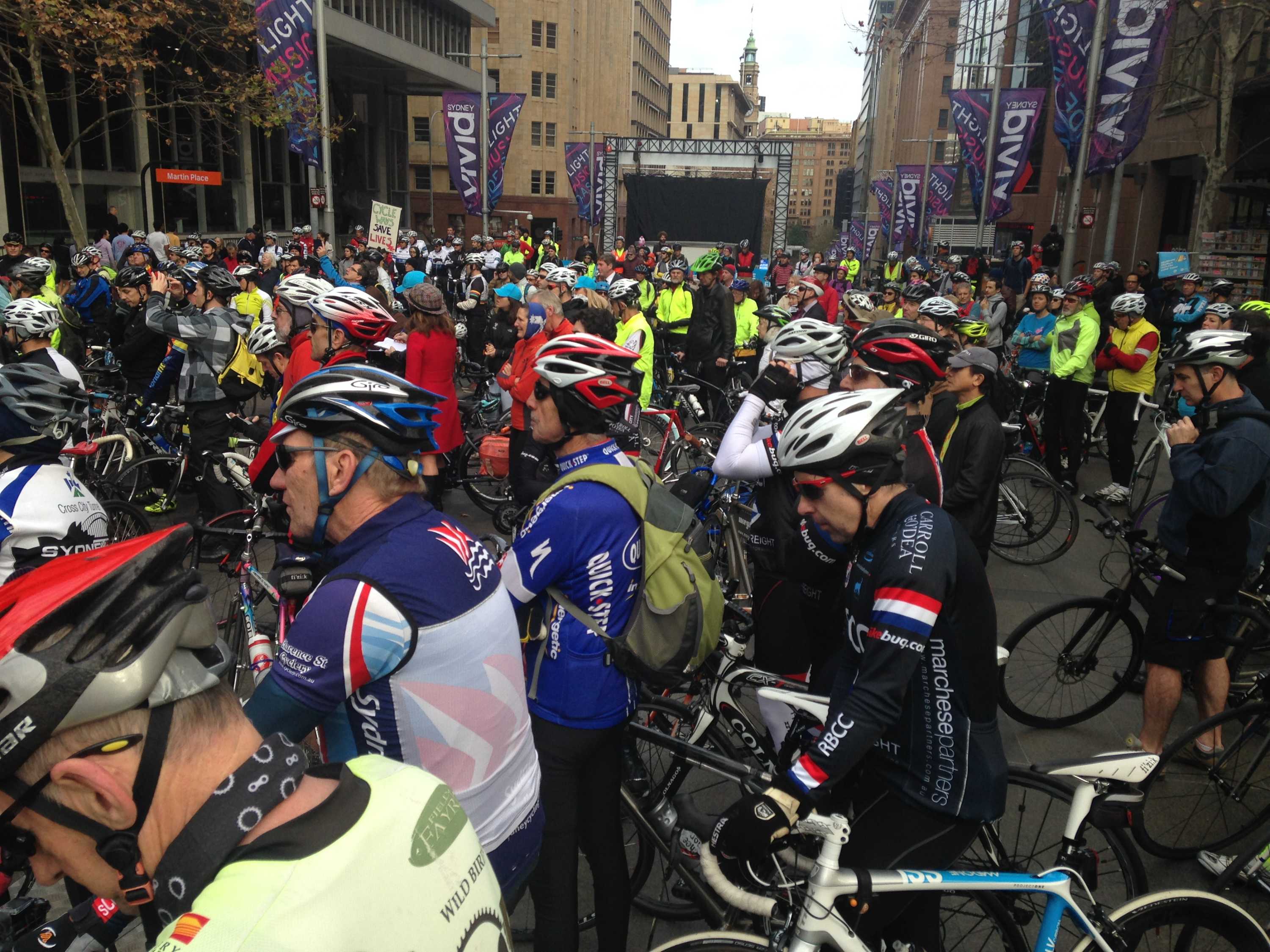 Sydney cyclists protest against demolition of city cycleway to make way ...