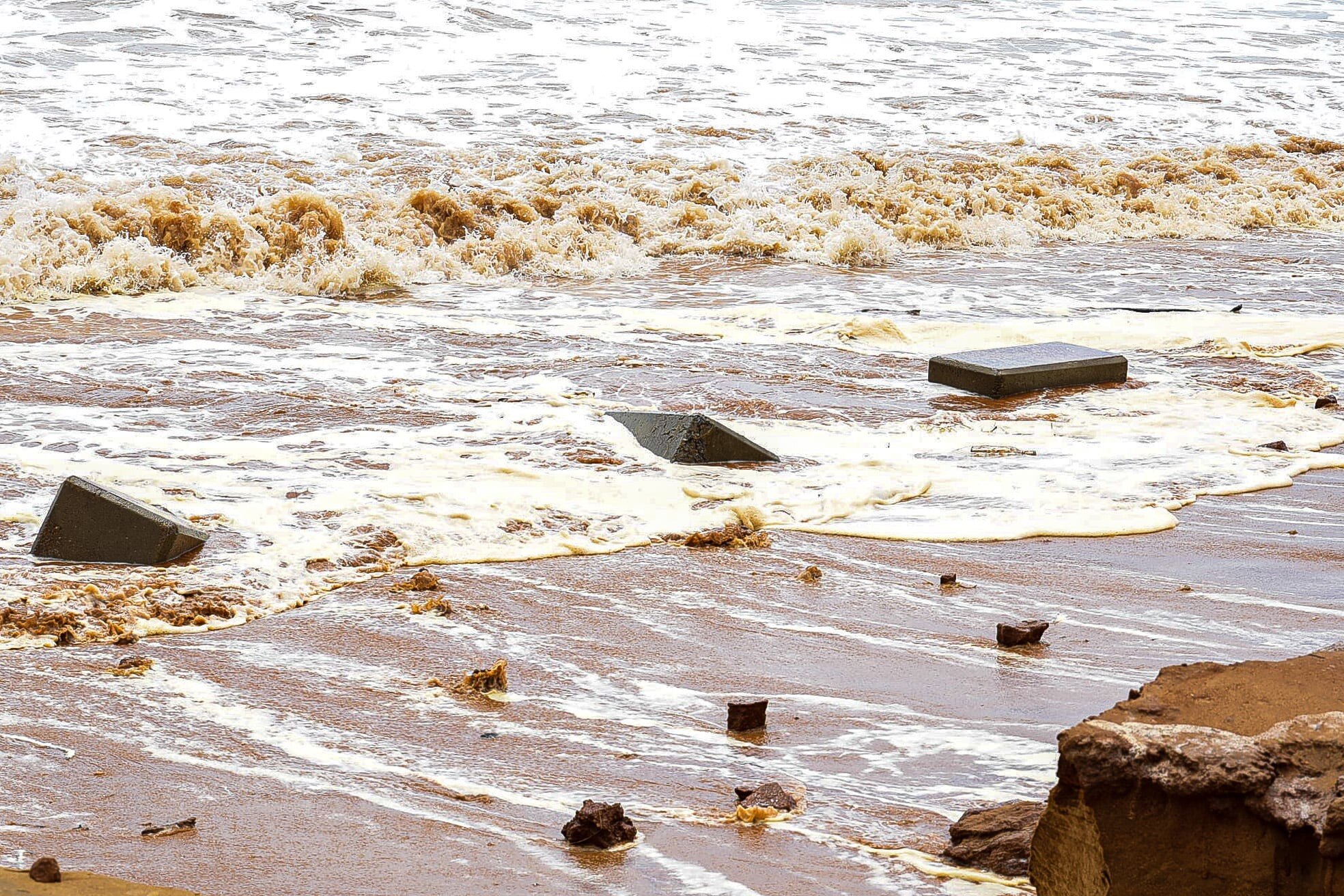 West Australian surfers thrilled as Cyclone Sean brings swell to ...