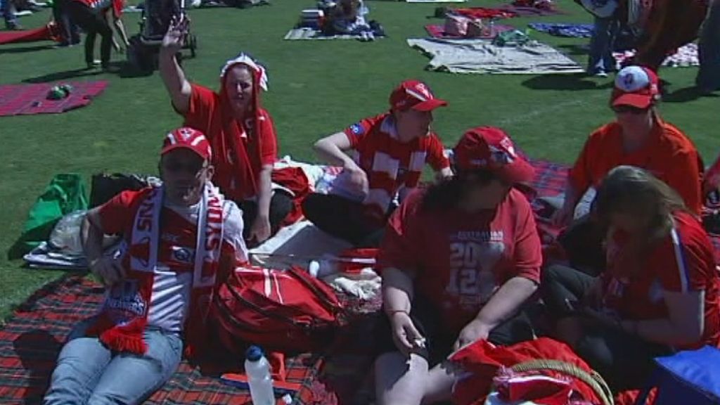 Sydney swans fans gathered at the SCG for the AFL Grand Final - ABC News