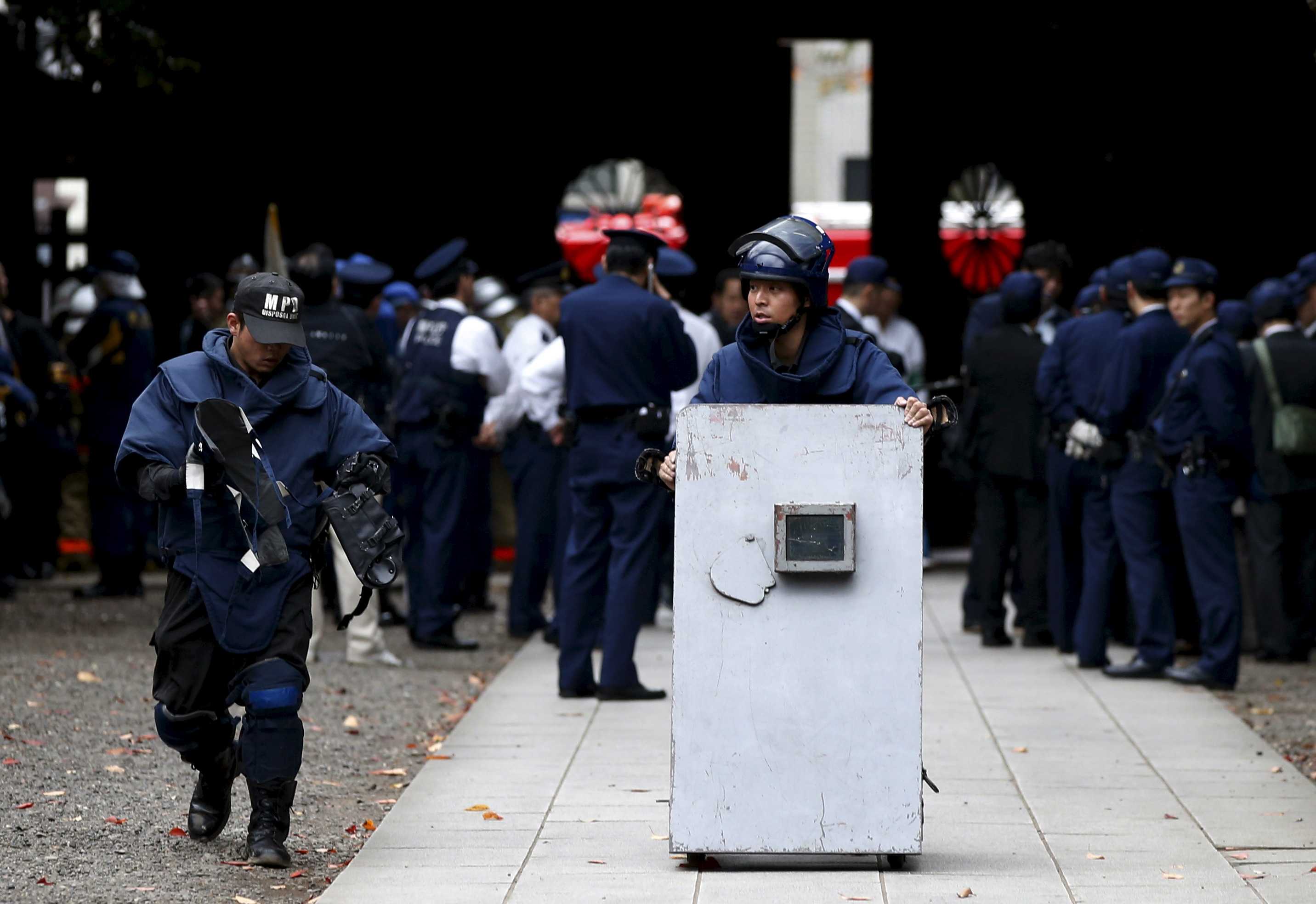 Blast damages toilet at controversial Japanese war shrine in Tokyo ...