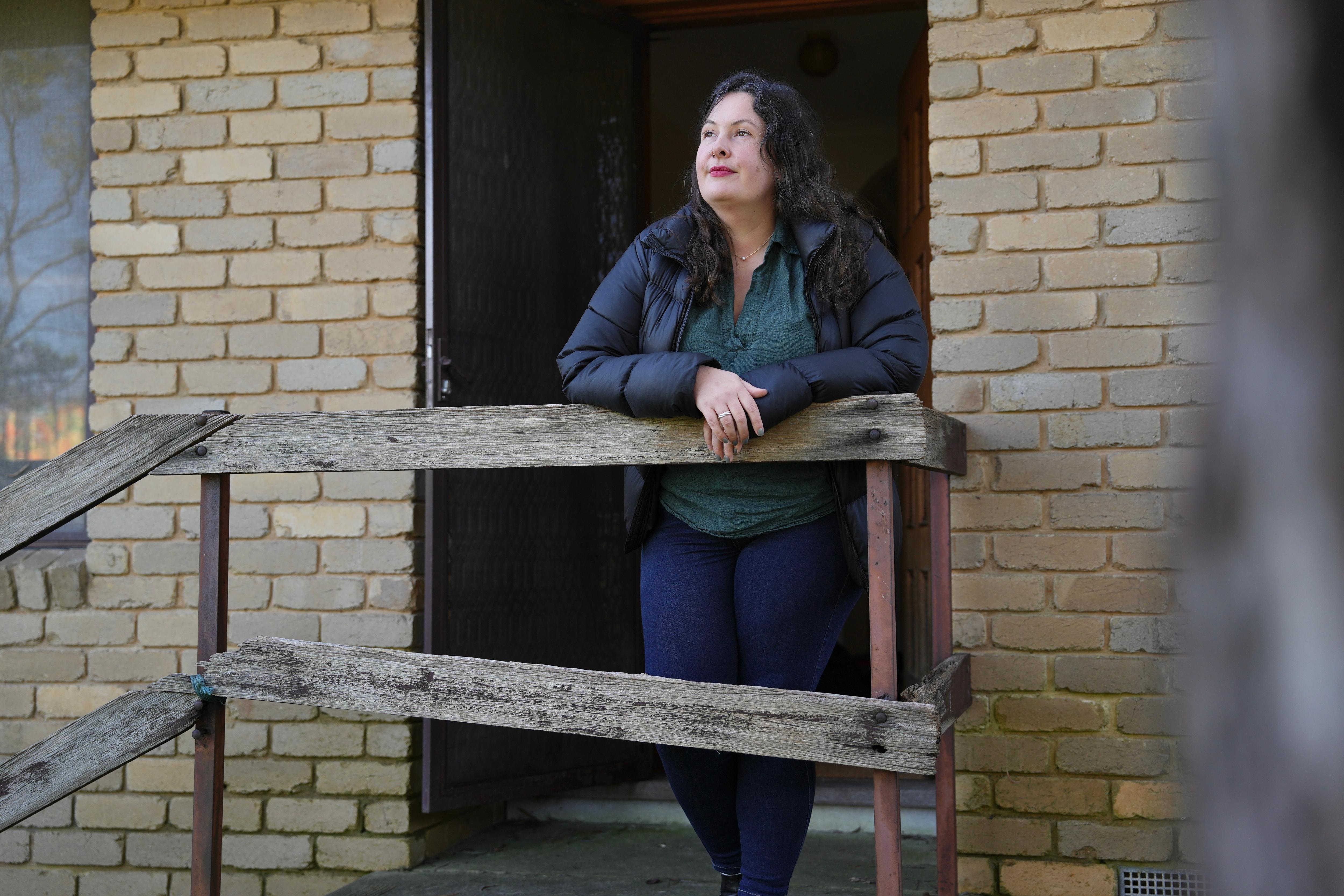 Rich, poor, educated, newly arrived, separated ... in 1990, researchers ...