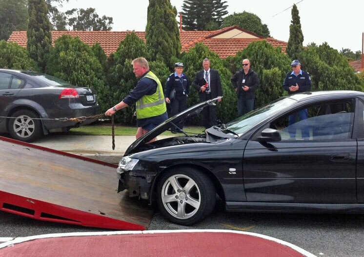 Three people injured in police car crash - ABC News