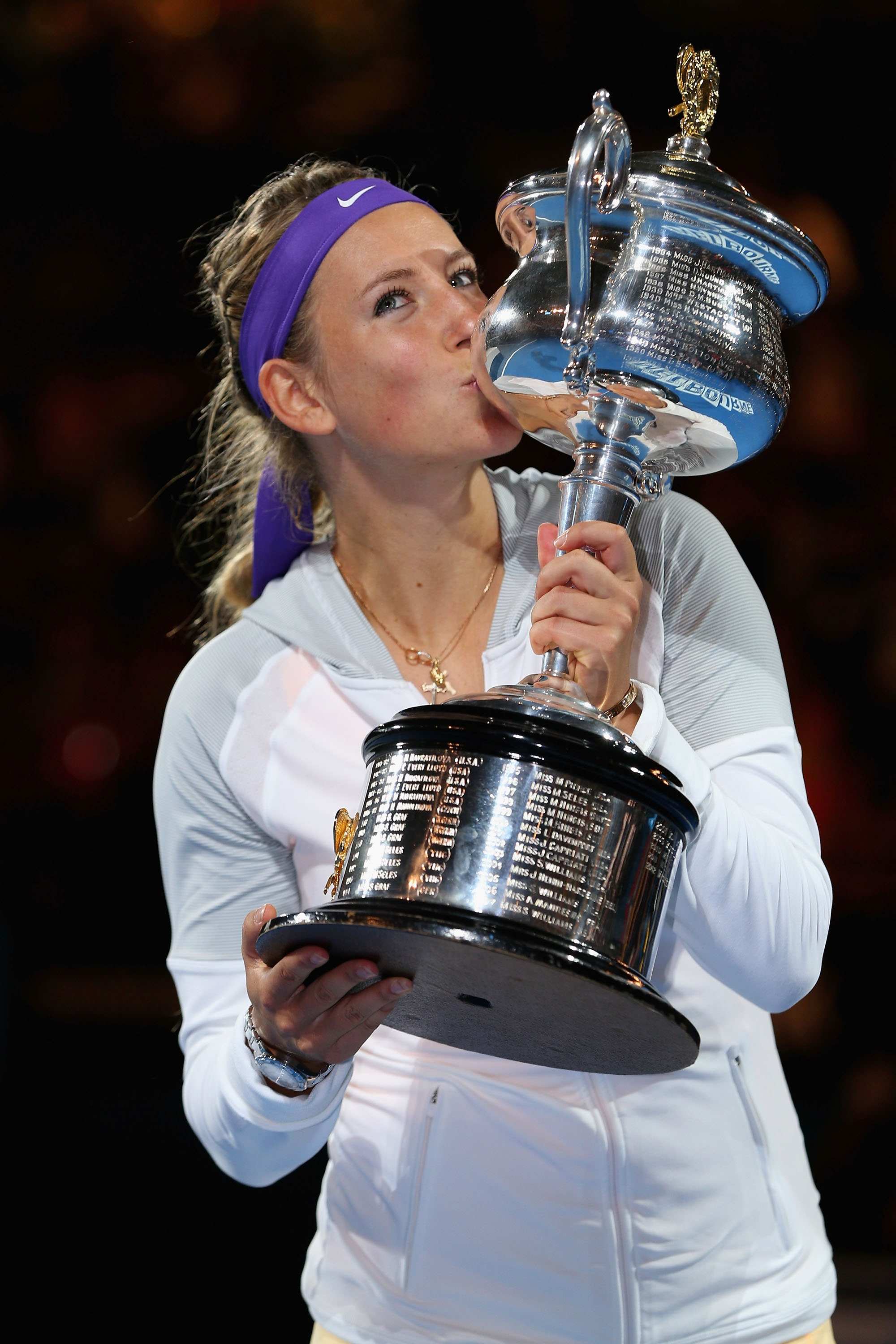 Azarenka defends Australian Open title - ABC News