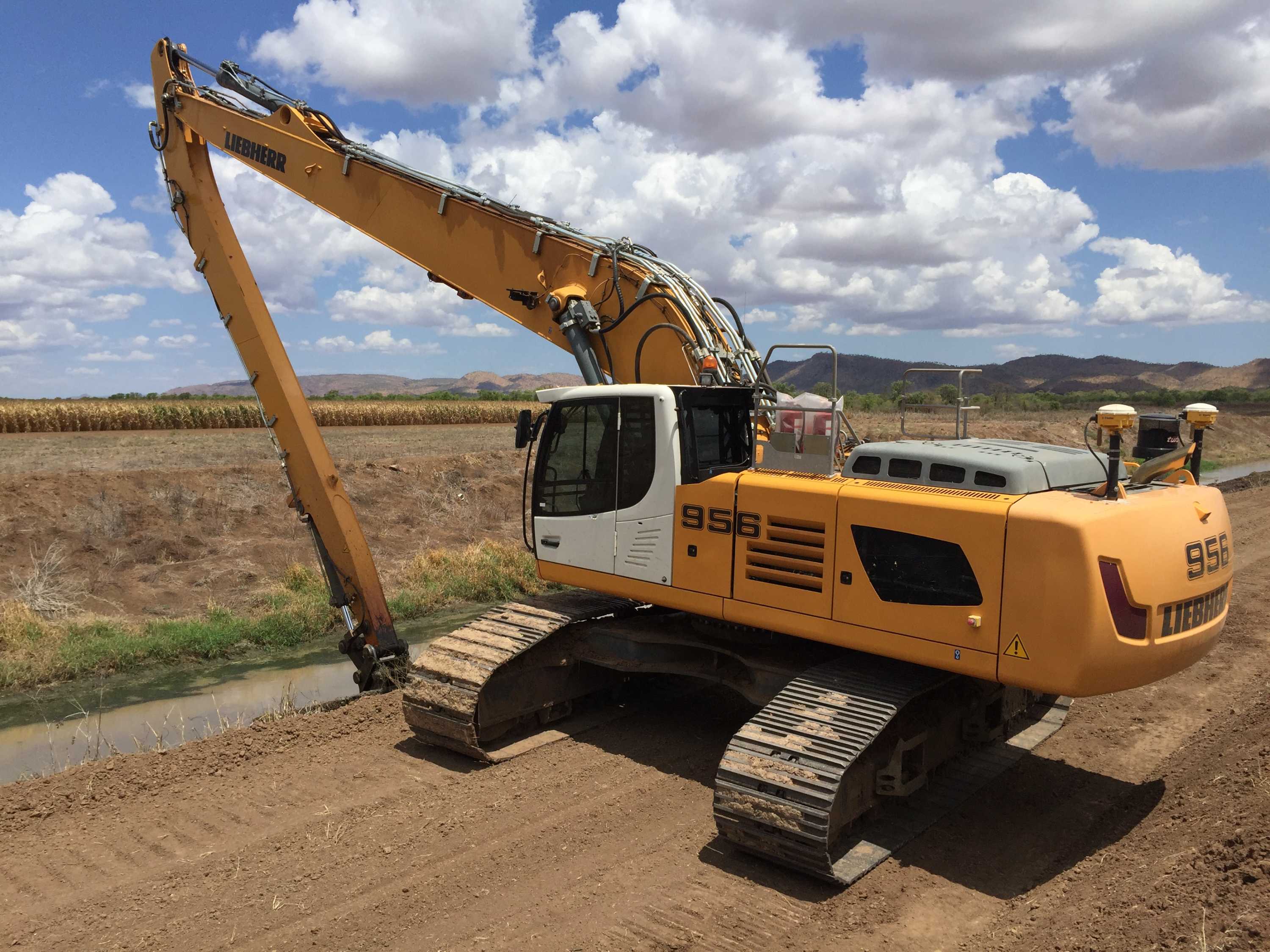 Super-long reach excavator giving Ord Irrigation Scheme a facelift ...