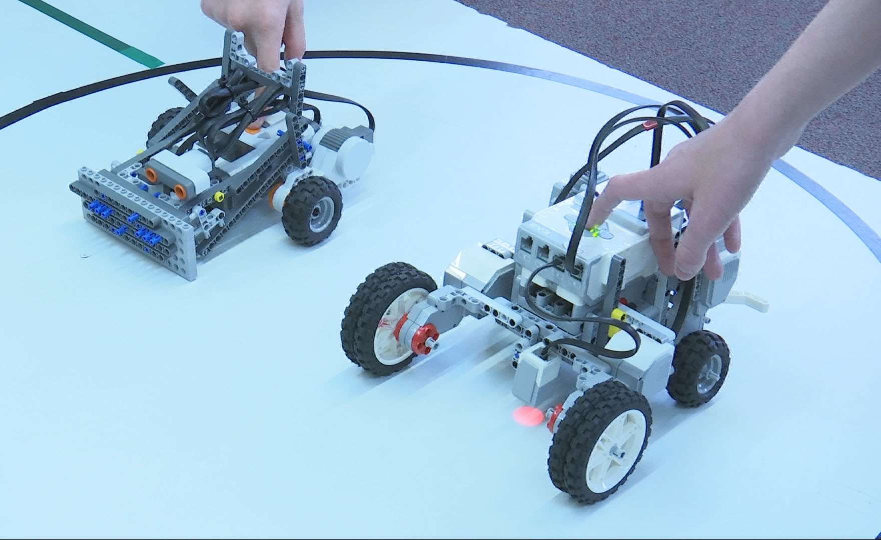 Student-designed sumobots battle it out in Burnie - ABC listen