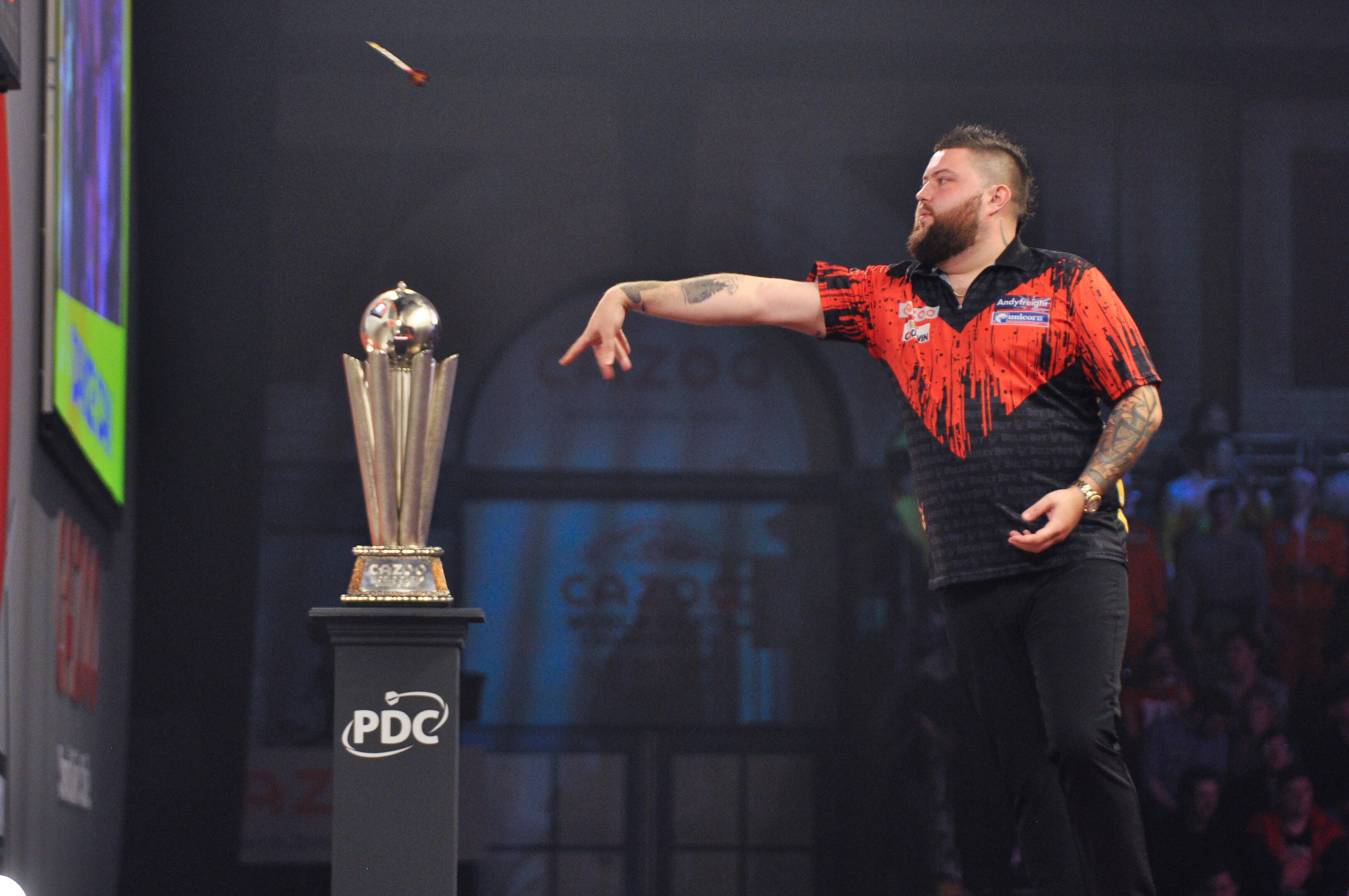 England's Michael Smith hits a nine-dart finish on the way to the PDC ...