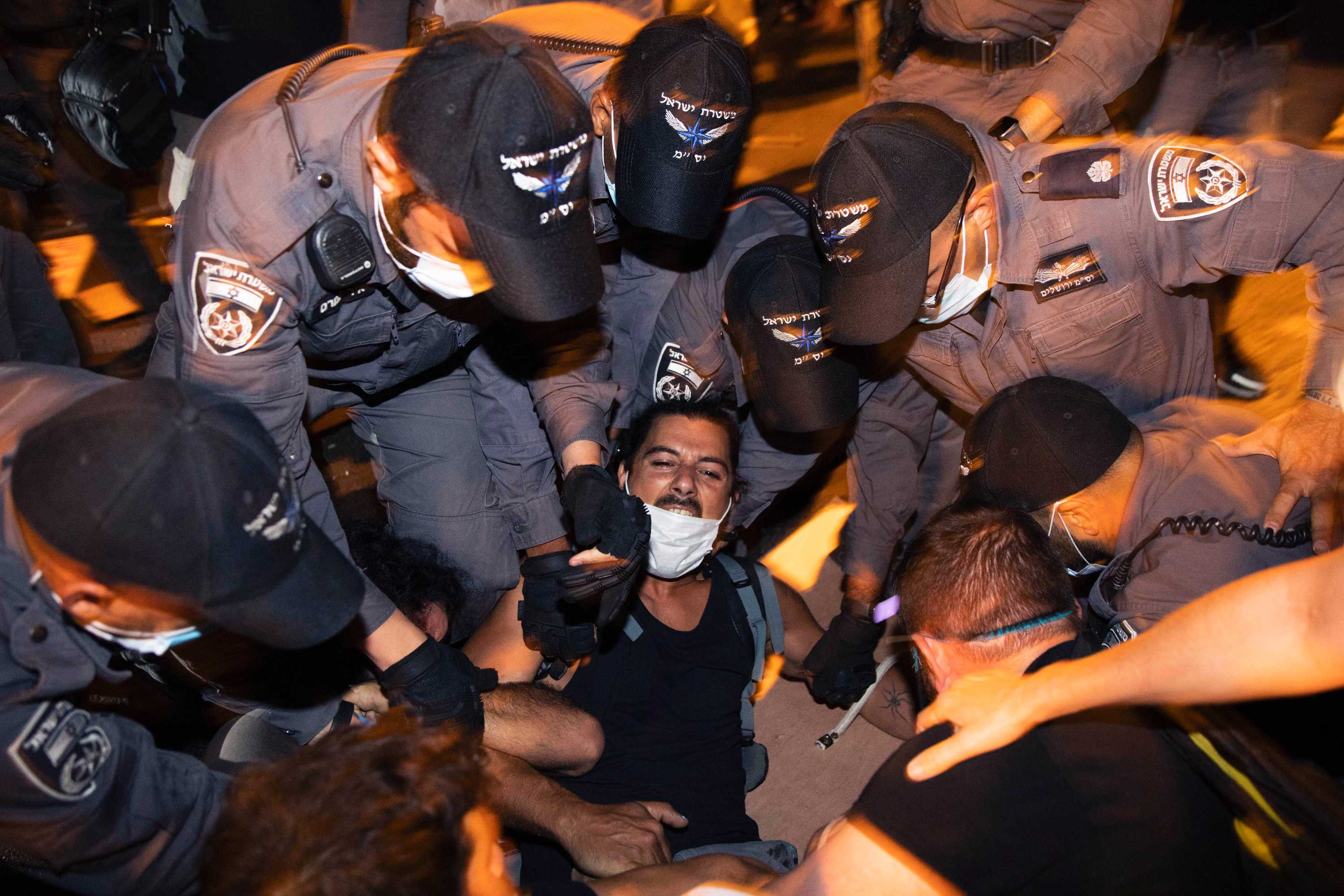 Thousands demonstrate against Benjamin Netanyahu as protests gain ...